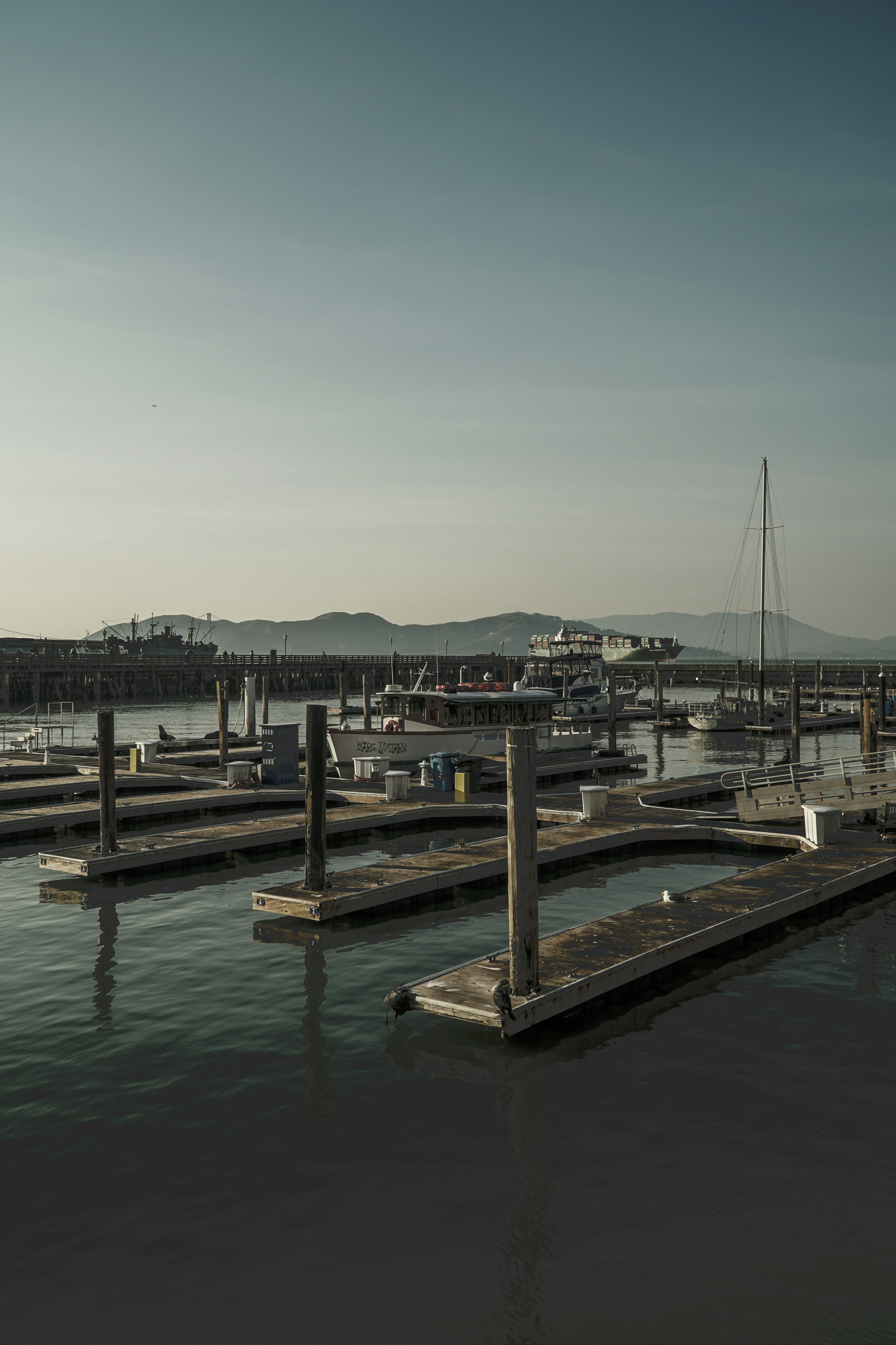 Gray metal dock photo – Free Grey Image on Unsplash