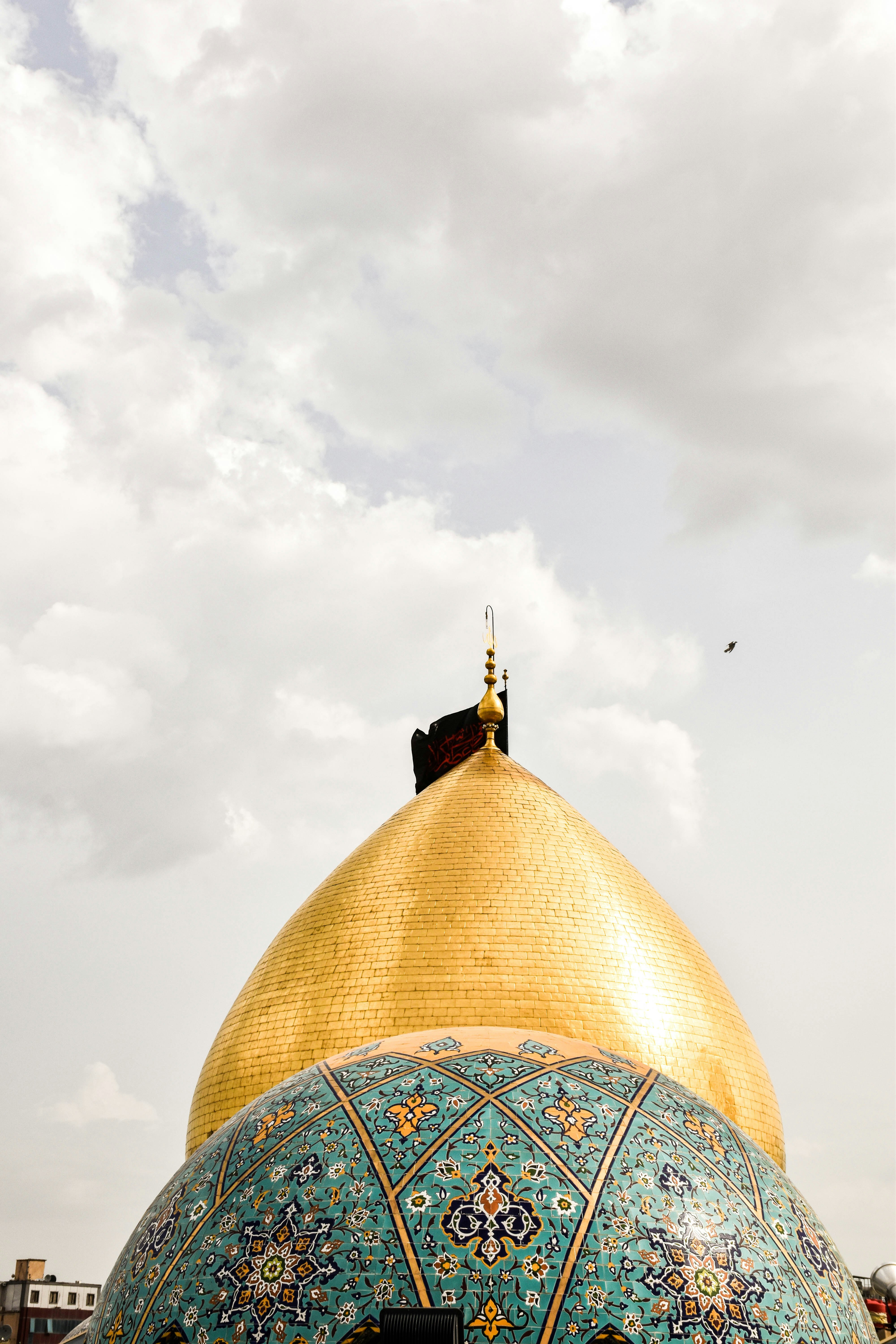 gold domed mosque photo – Free Shrine Image on Unsplash