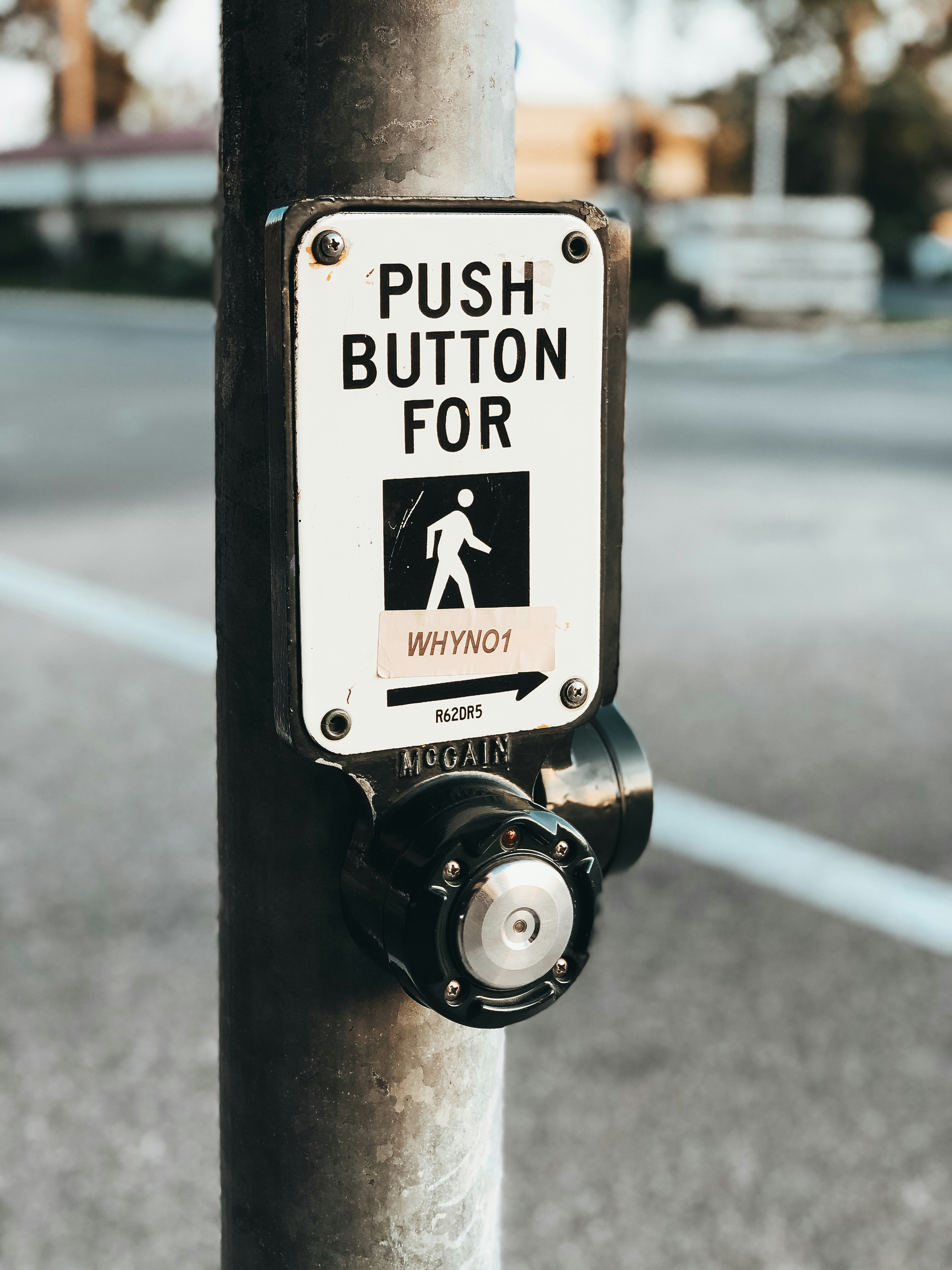 Push button for walking signage photo – Free Label Image on Unsplash