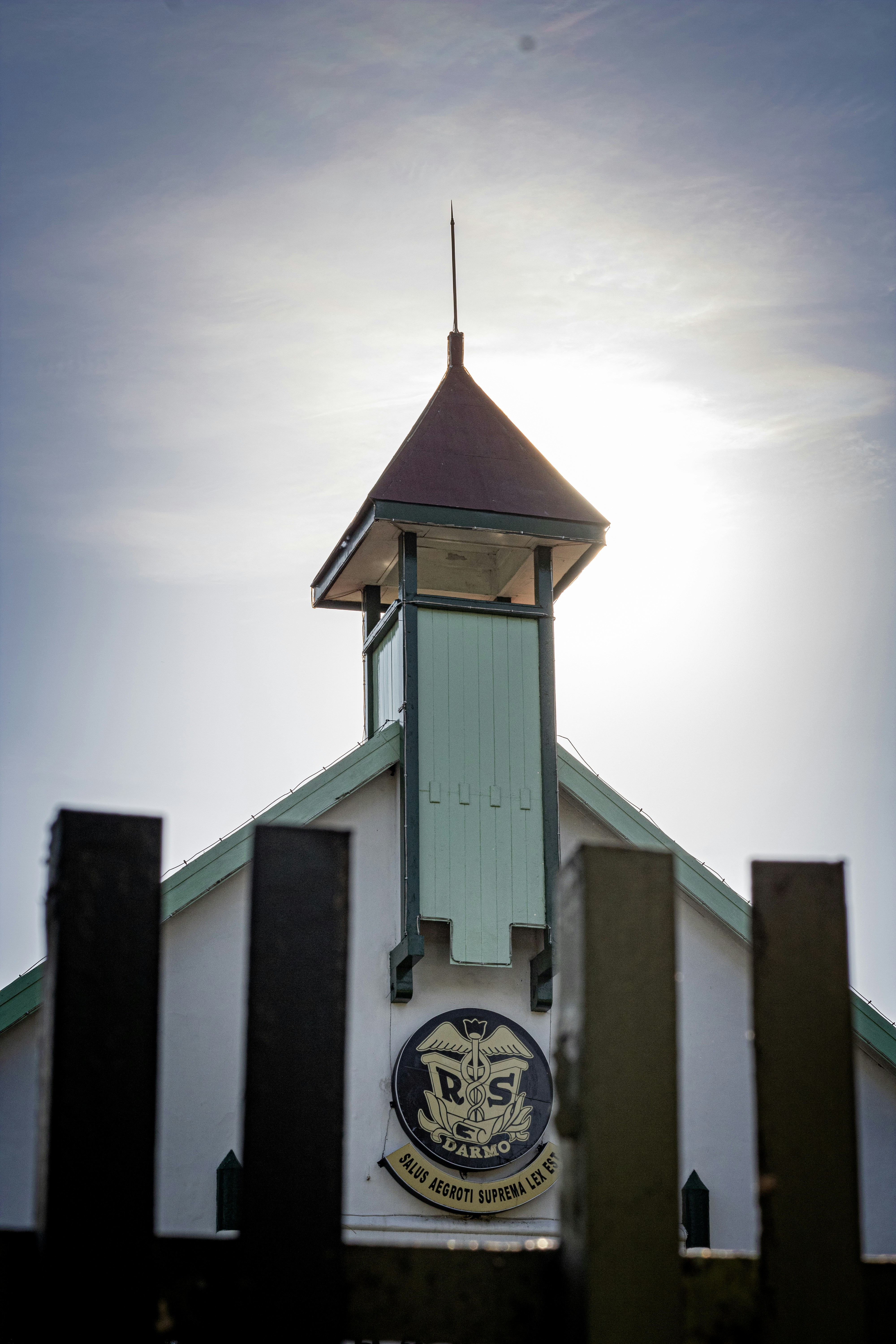 Gedung Rri Surabaya Fotos | Baixe imagens gratuitas na Unsplash