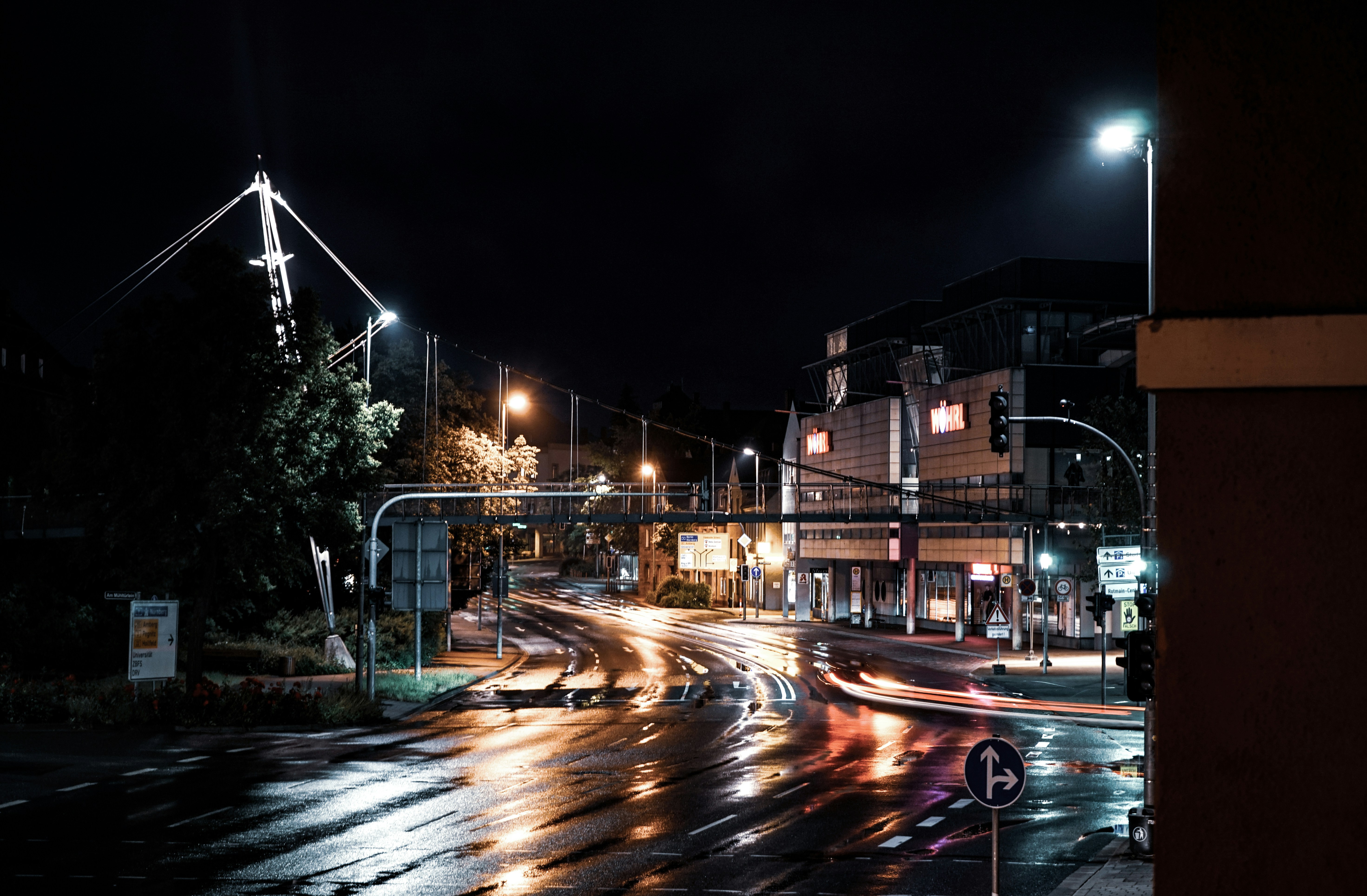 Neon Currents on a Wet Night: The Curved City Street
