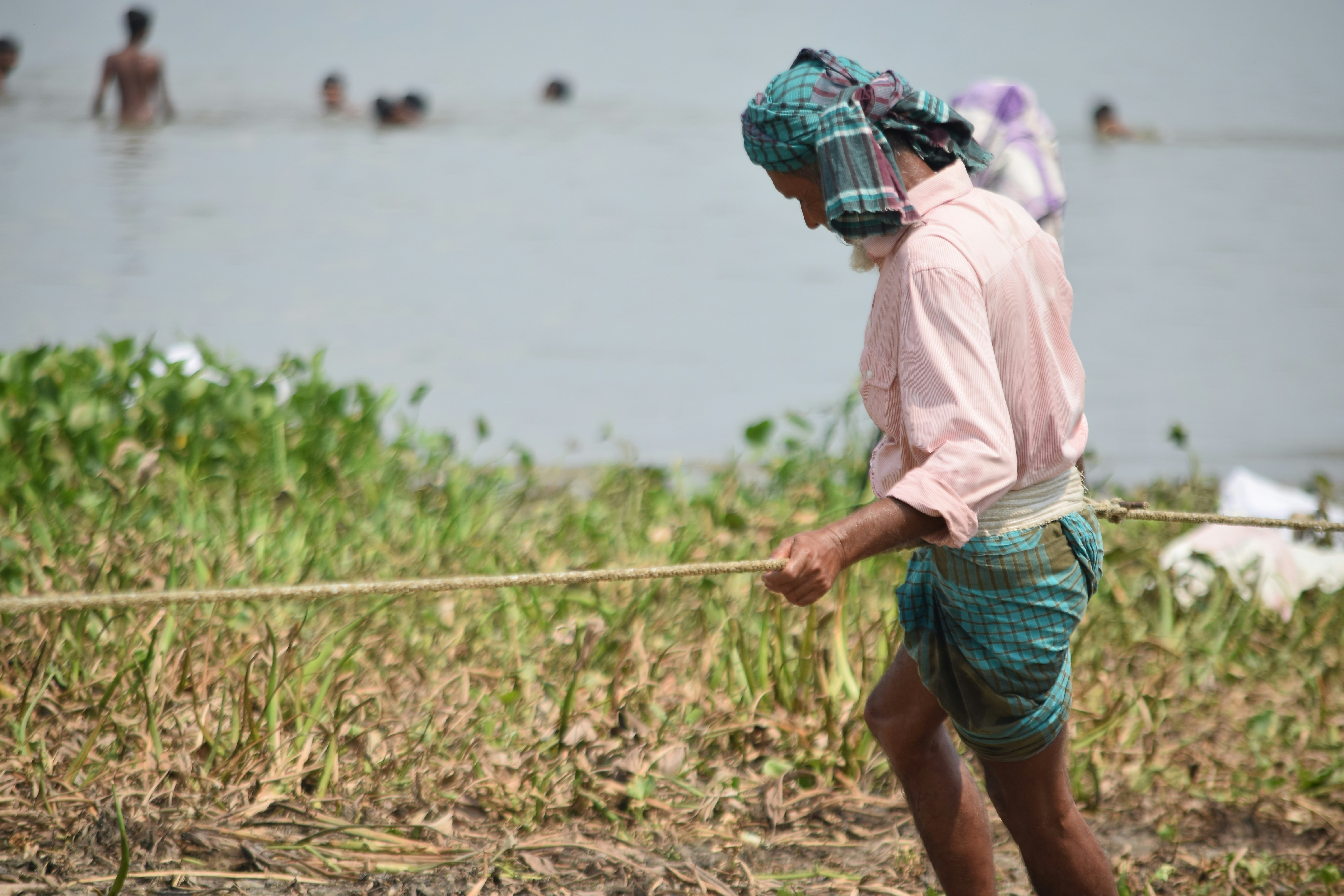 Woman holding rope photo – Free Bangladesh Image on Unsplash