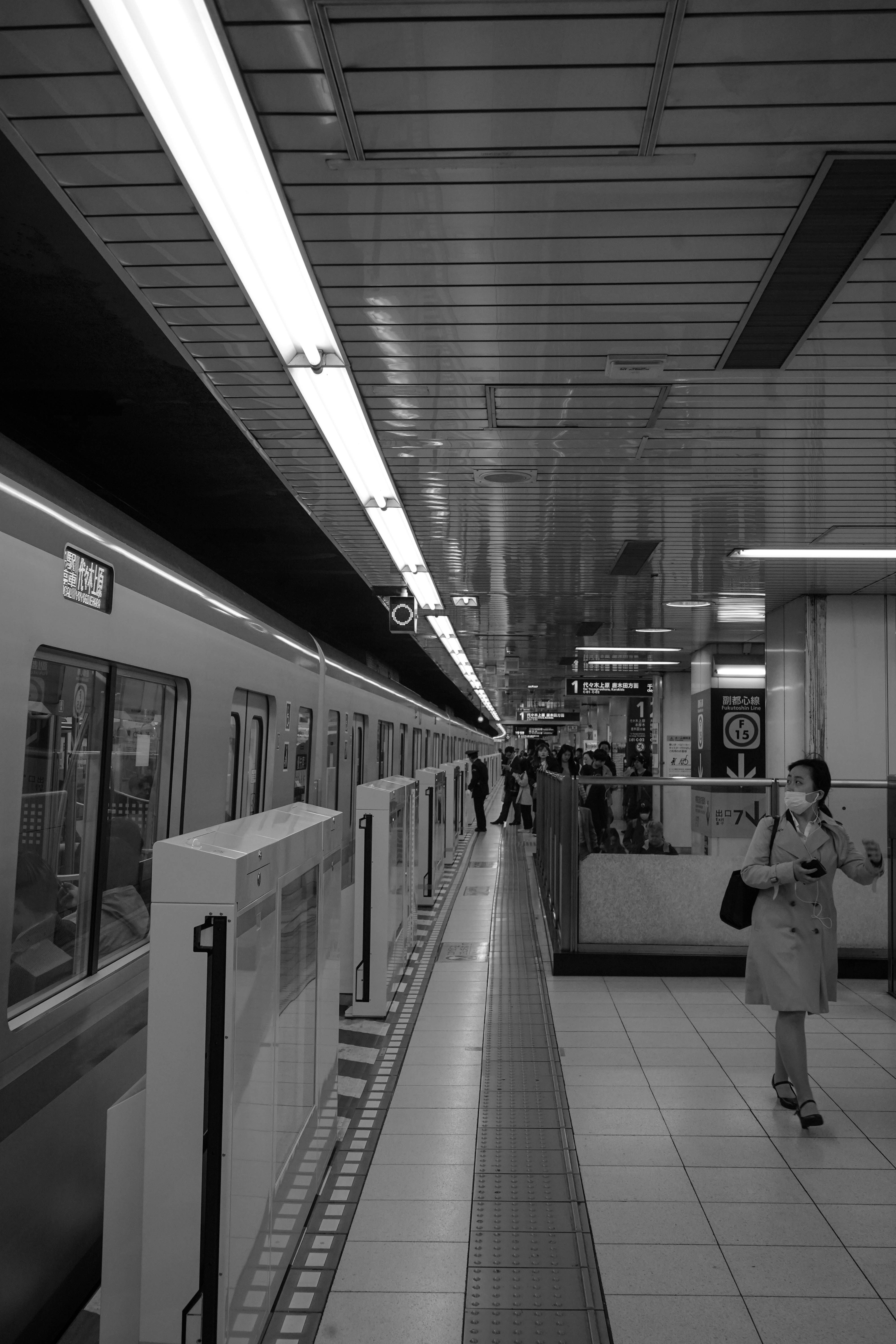 Grayscale photography of train photo – Free Tokyo Image on Unsplash