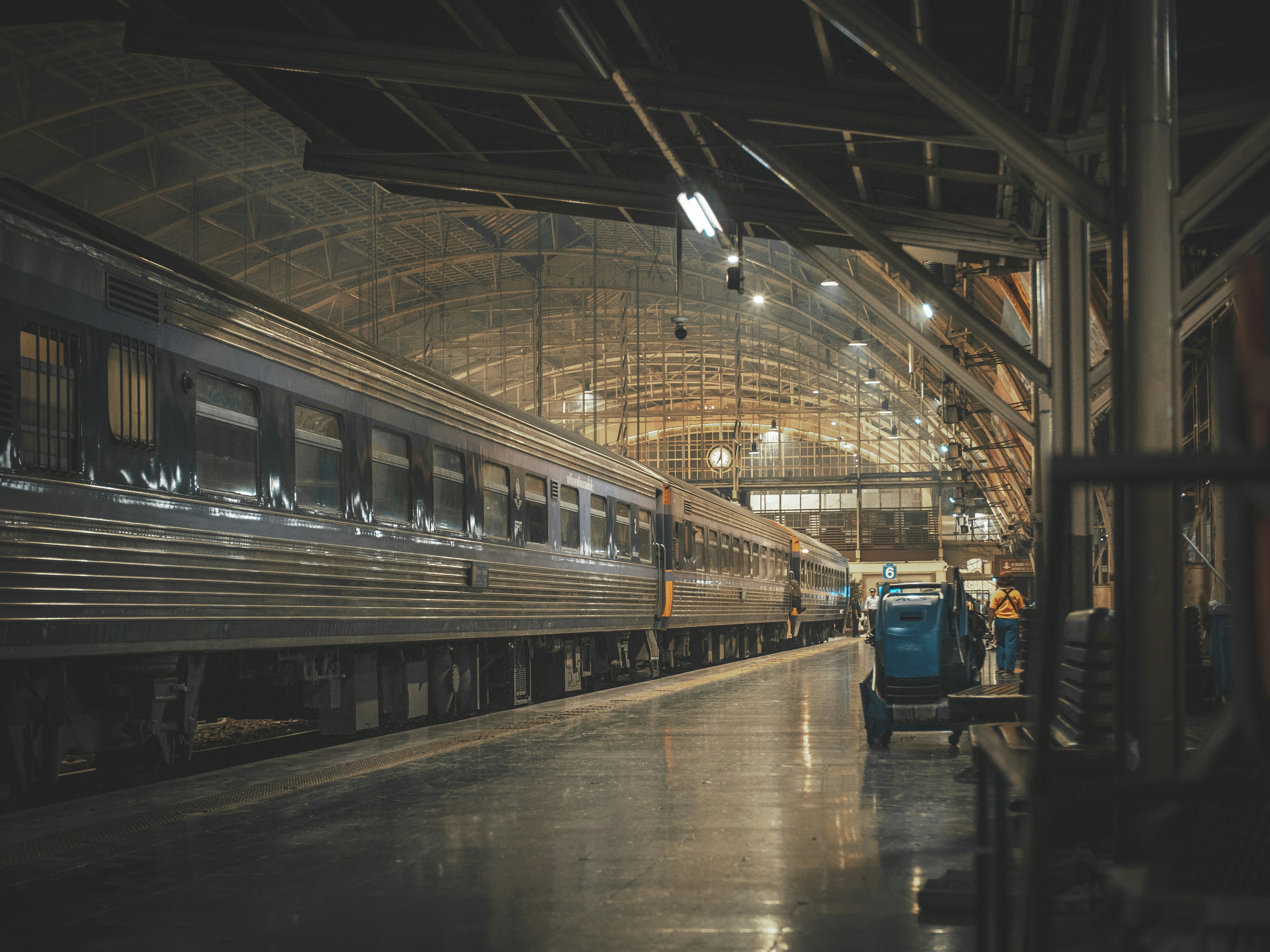 Gray train photo – Free Grey Image on Unsplash