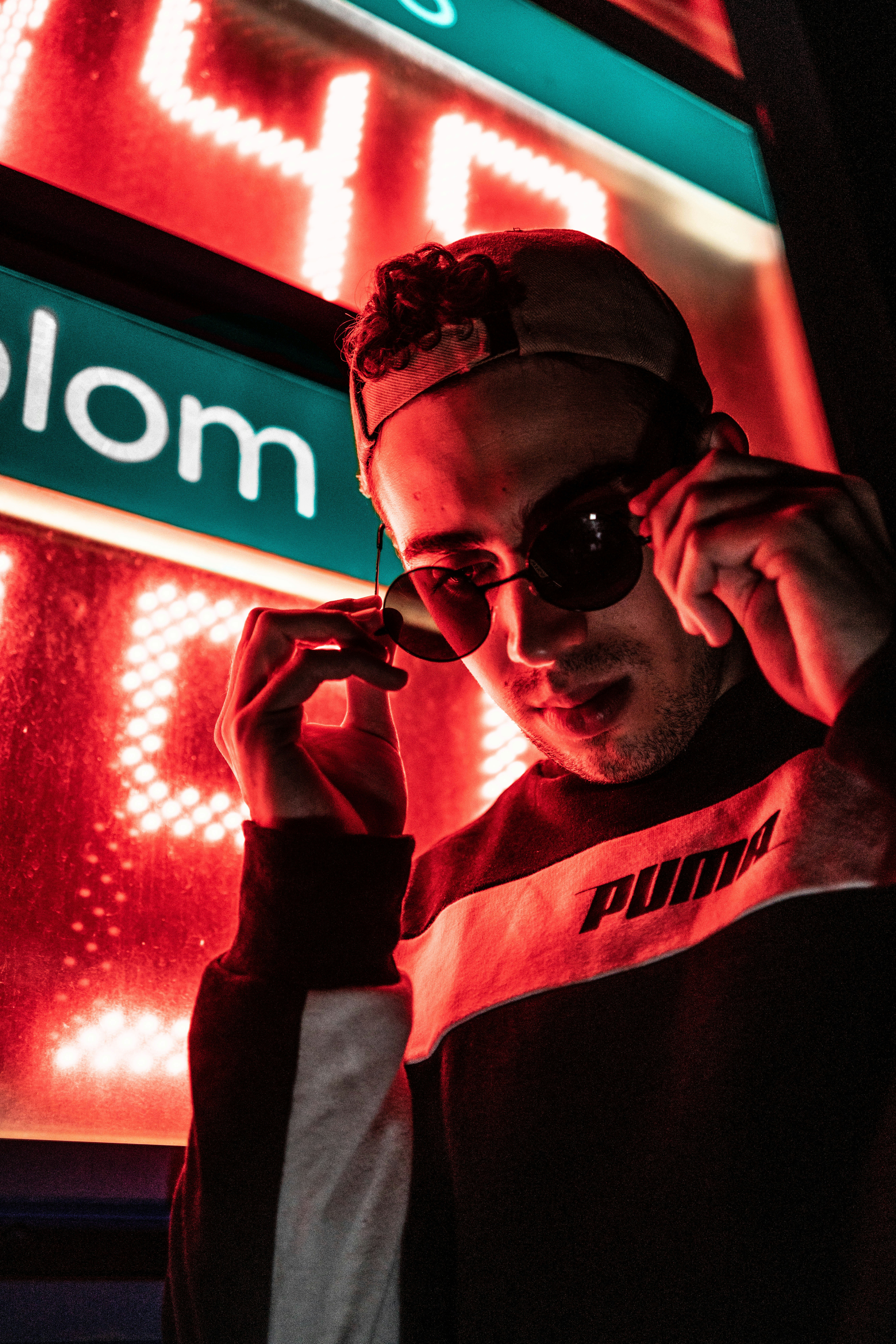 Man ear sign board photo – Free Lights Image on Unsplash