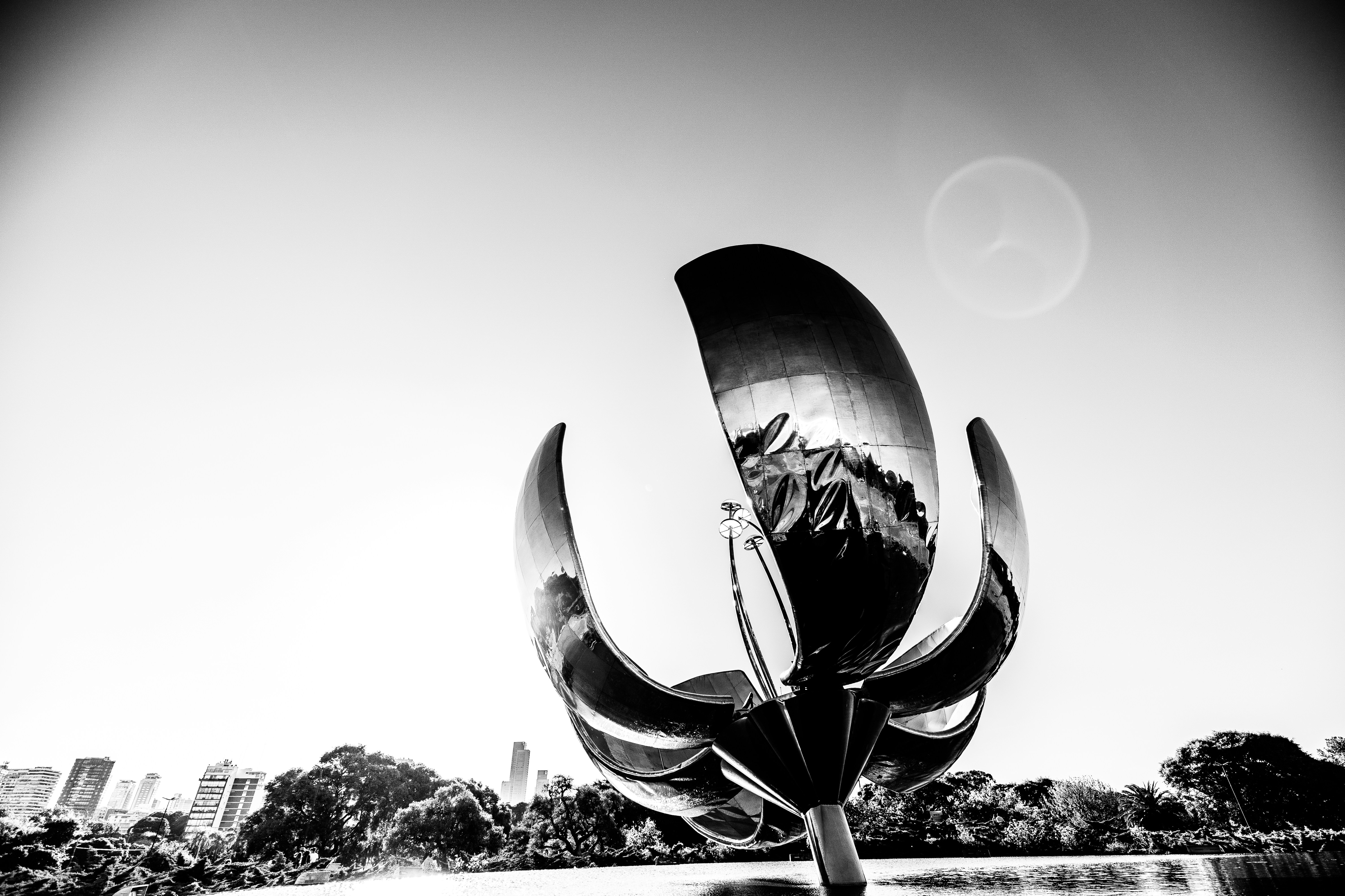 Grayscale photography of structure ] photo – Free Metal Image on Unsplash