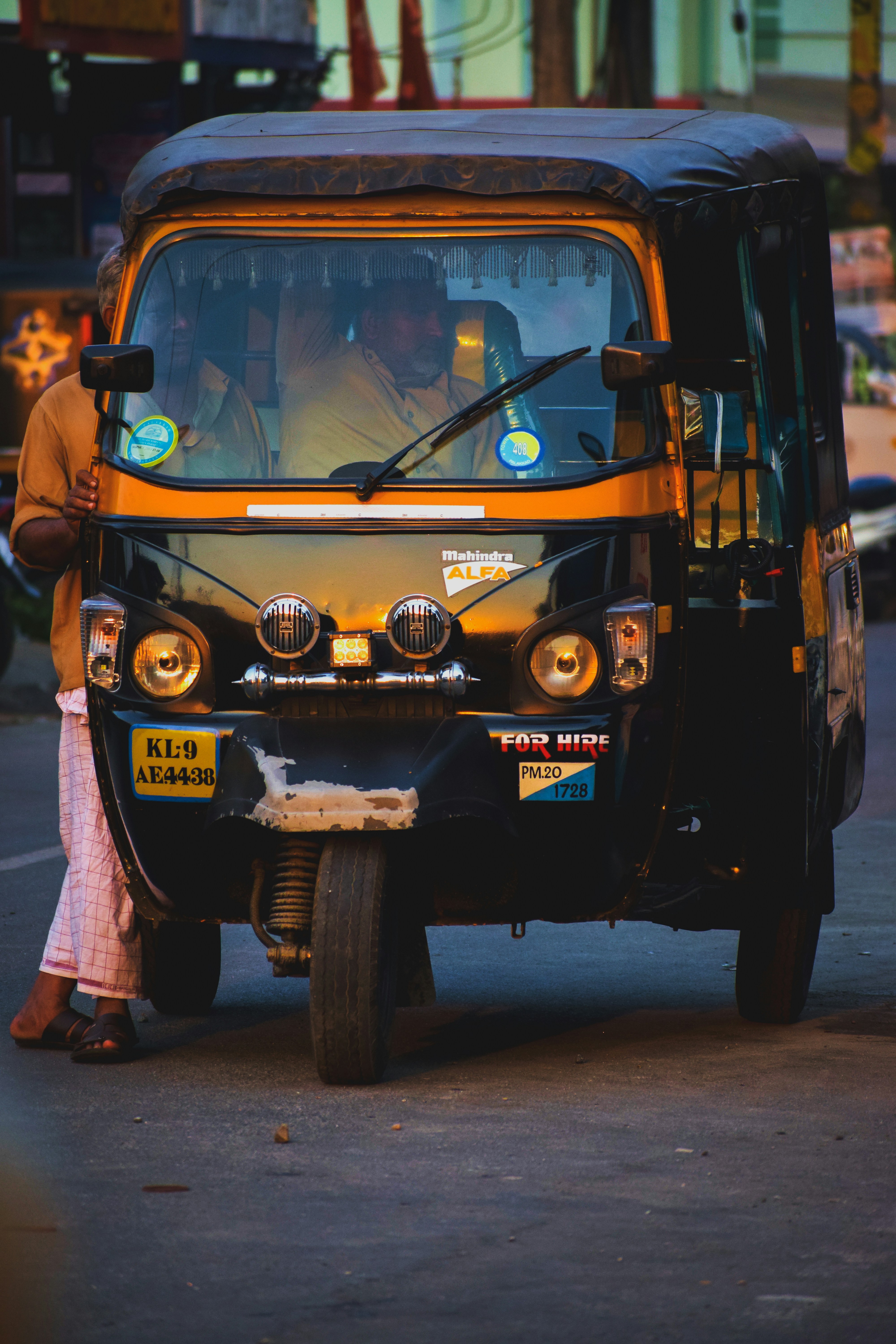 Black and yellow auto rickshaw photo – Free Bus Image on Unsplash