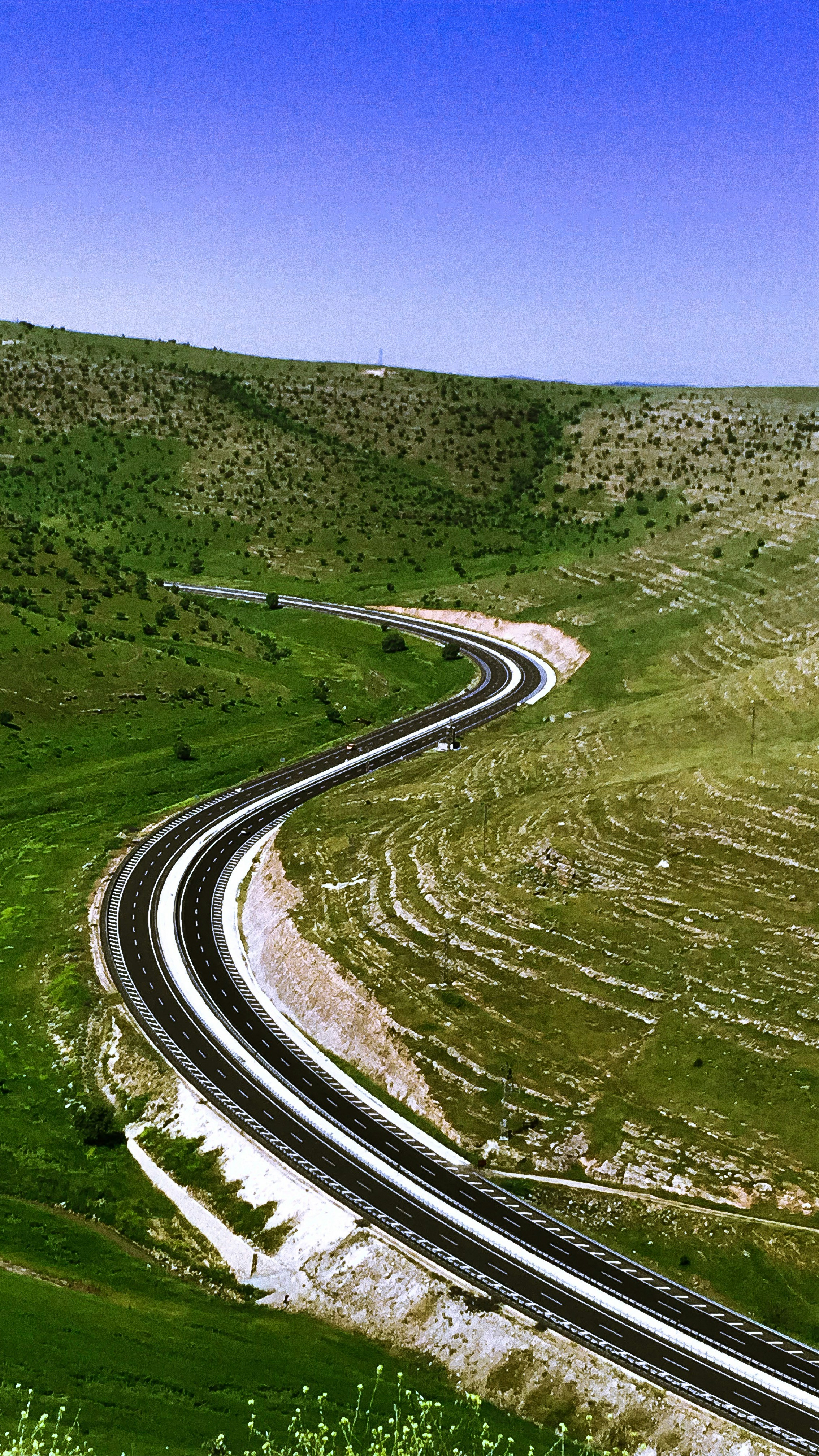 Serpentine Highway through Emerald Hills