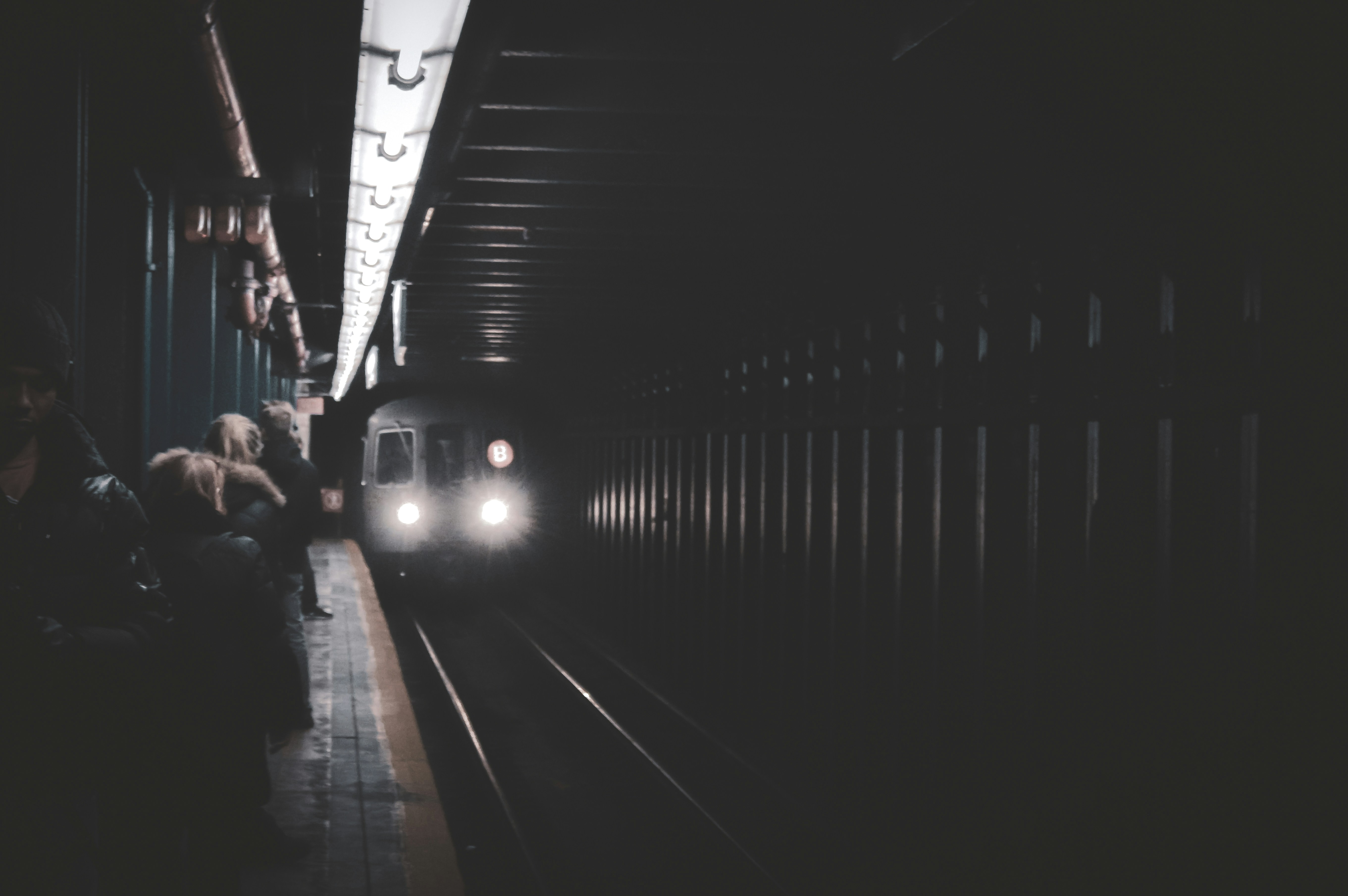 Grey train photo – Free New york Image on Unsplash