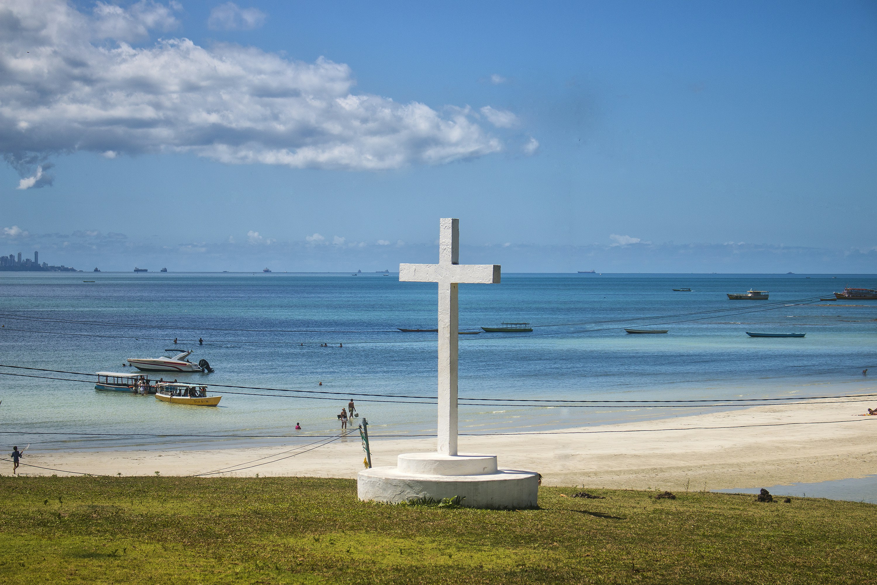 Foto Monumento a la Cruz Gris – Imagen Azul gratis en Unsplash