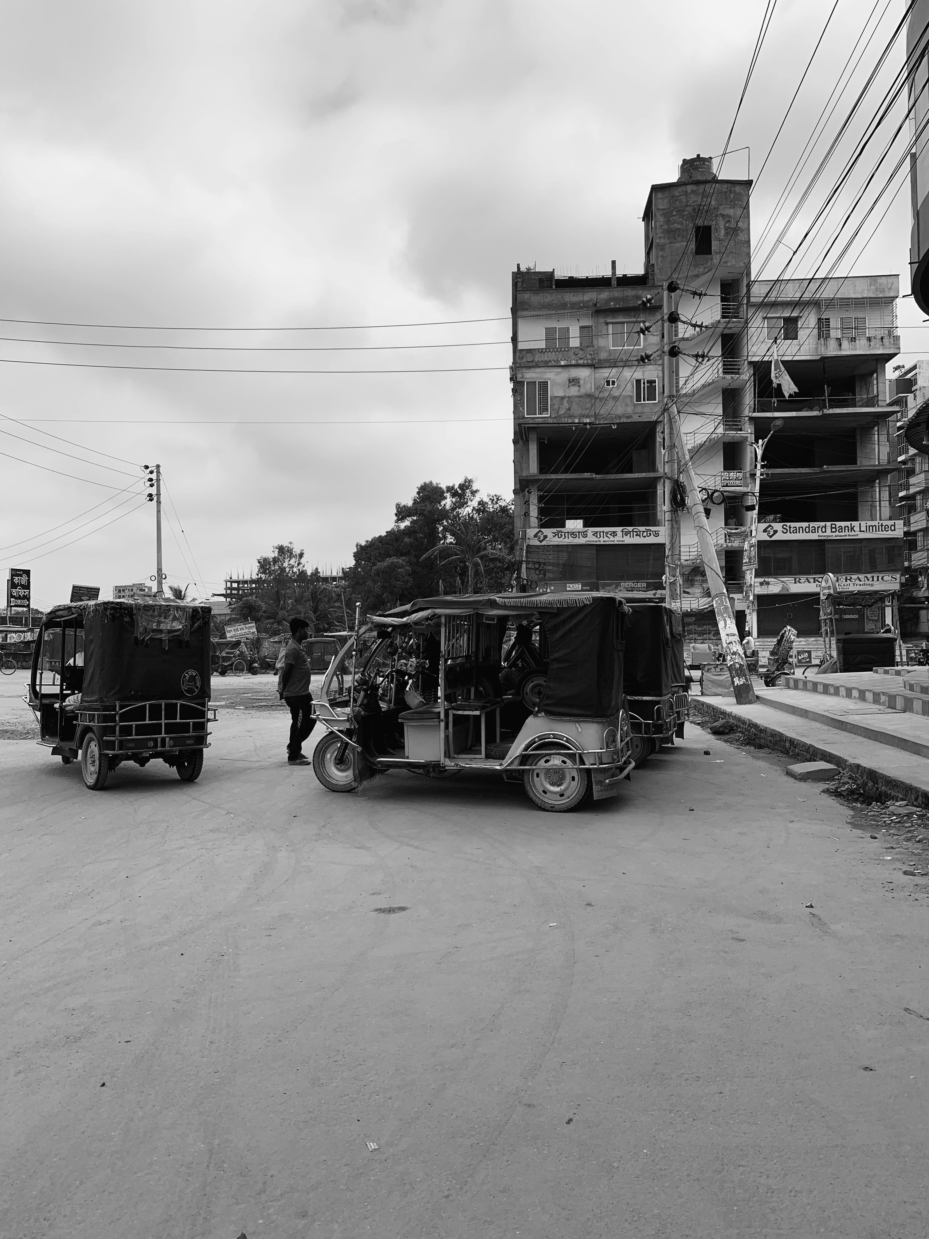 Grayscale photo of auto rickshaws on road photo – Free Grey Image on ...