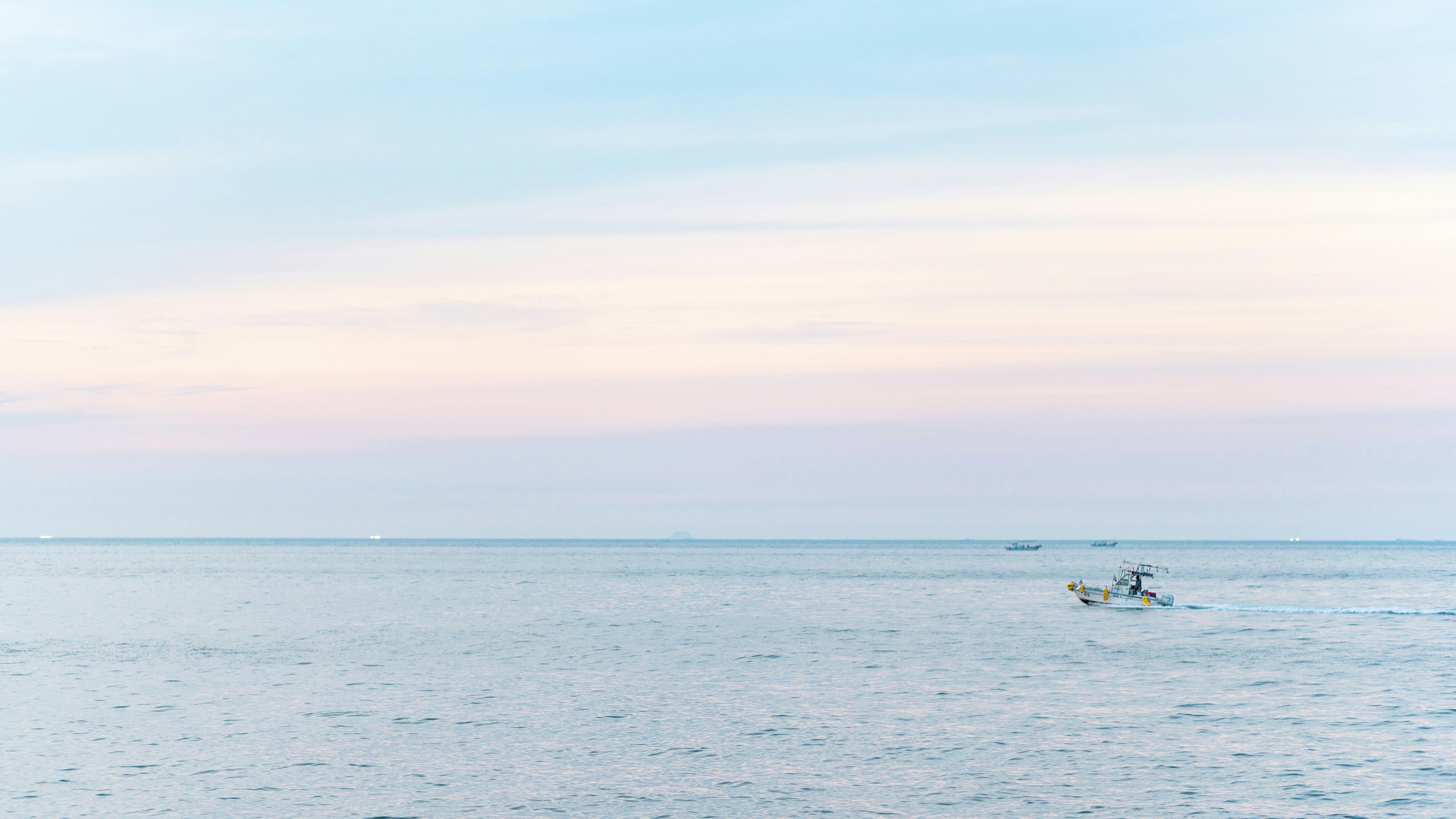 Person riding powerboat in ocean photo – Free Boat Image on Unsplash