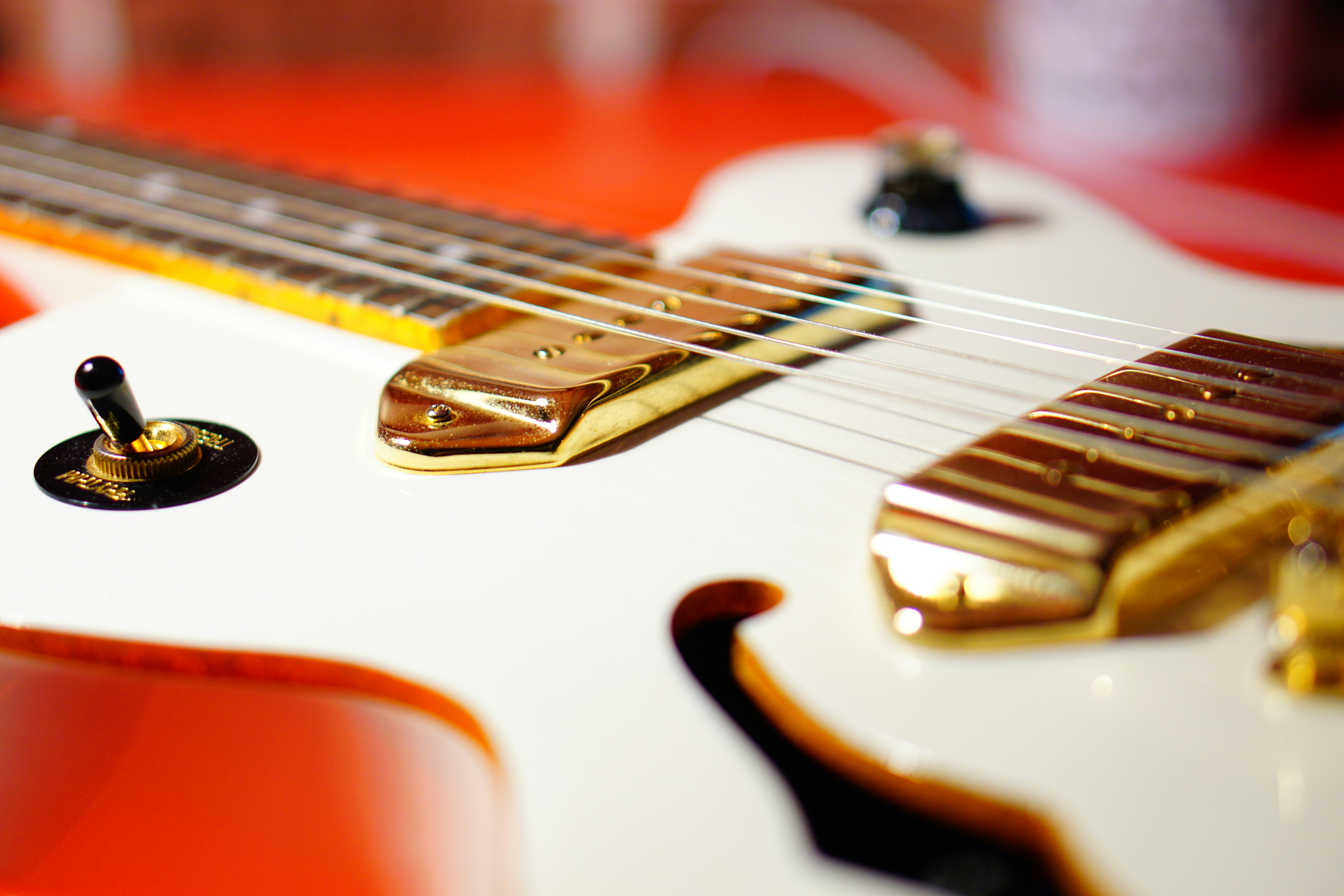 White and red electric guitar photo – Free Guitar Image on Unsplash