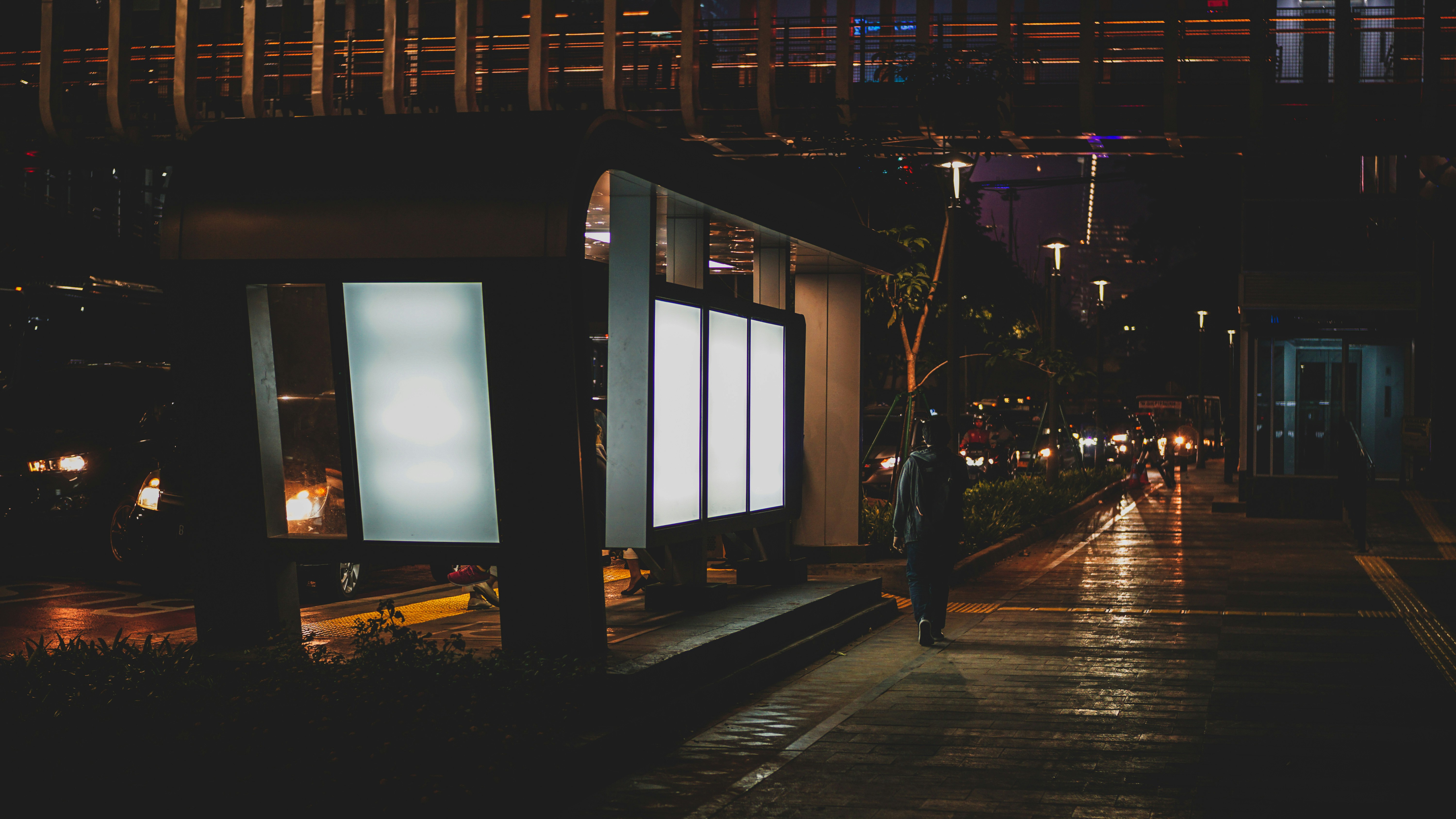 Man walking in dark alley at night photo – Free Wallpaper Image on Unsplash