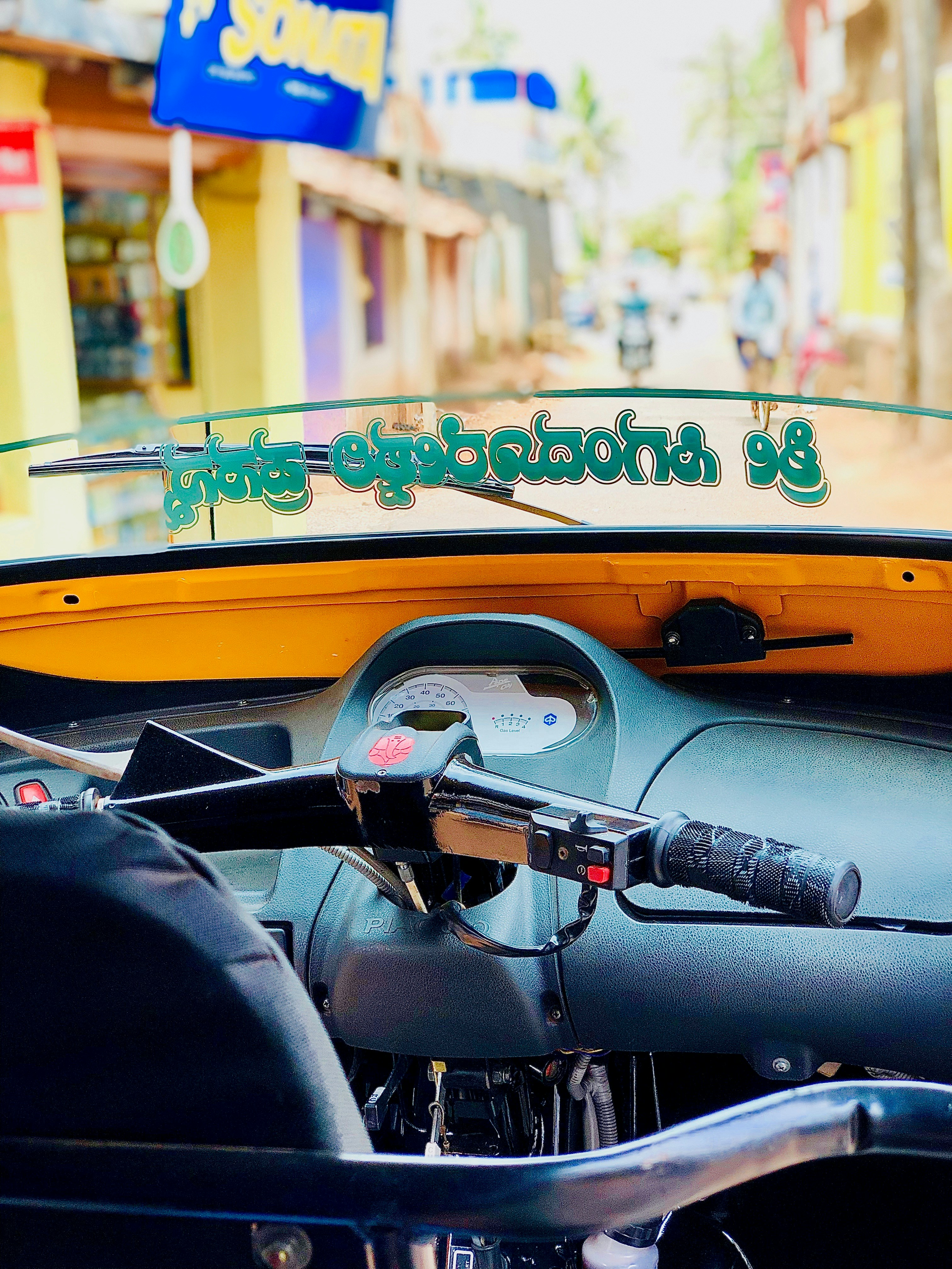 Auto rickshaw steering wheel photo – Free Machine Image on Unsplash