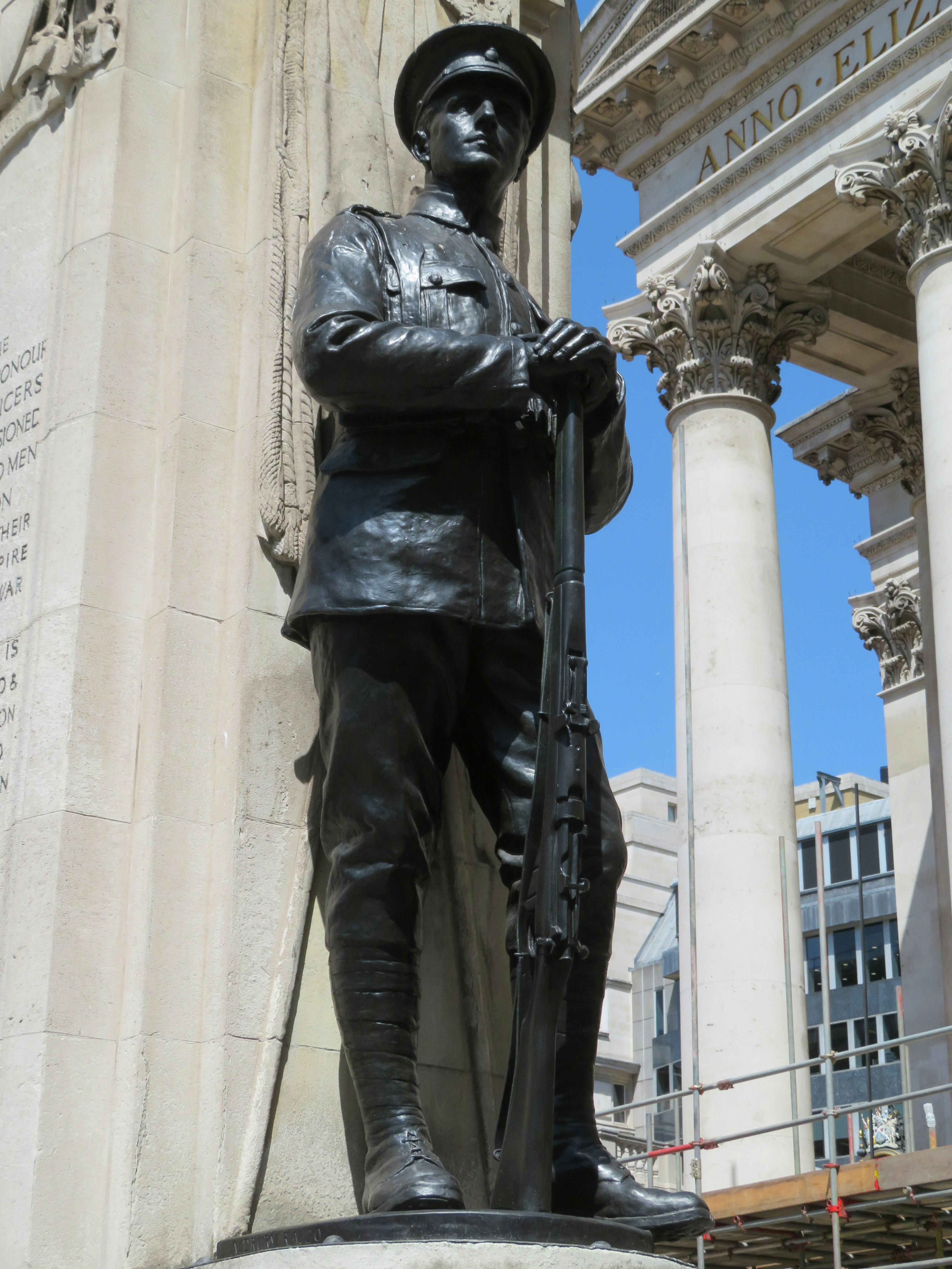 Man in soldier uniform statue on grey concrete building photo – Free ...