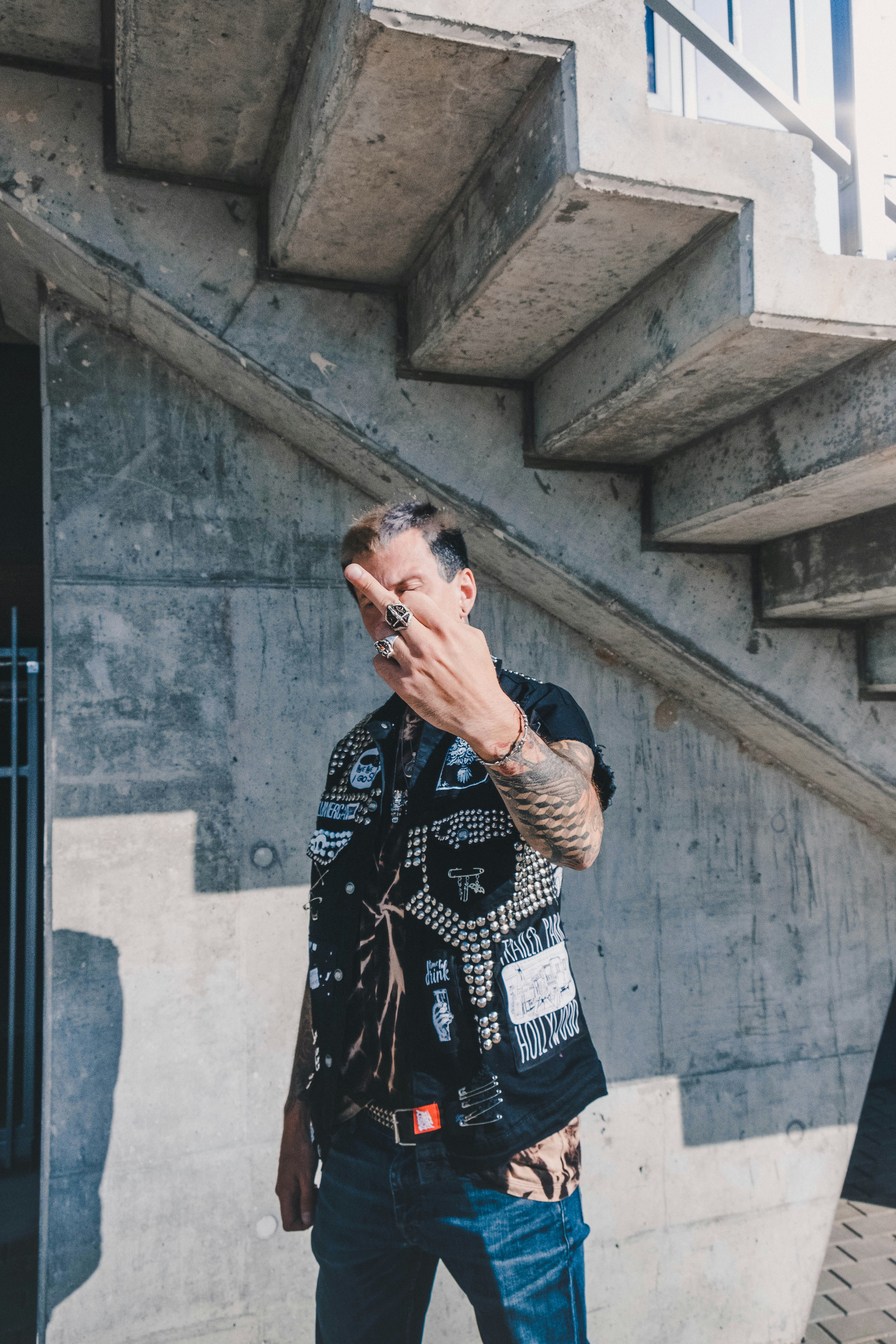 Man showing middle finger photo – Free Fashion Image on Unsplash
