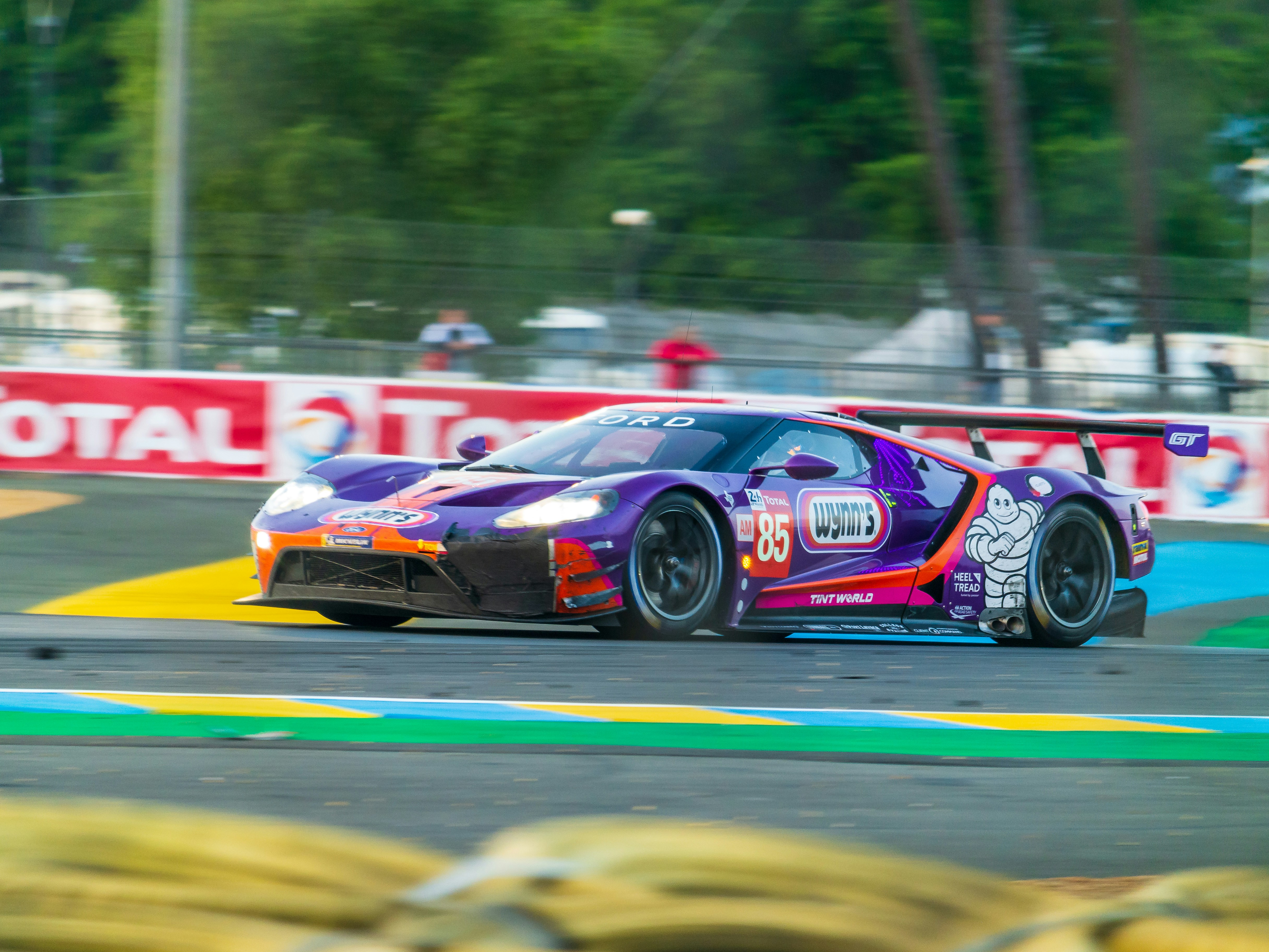 Blue and red racing coupe on track photo – Free Car Image on Unsplash