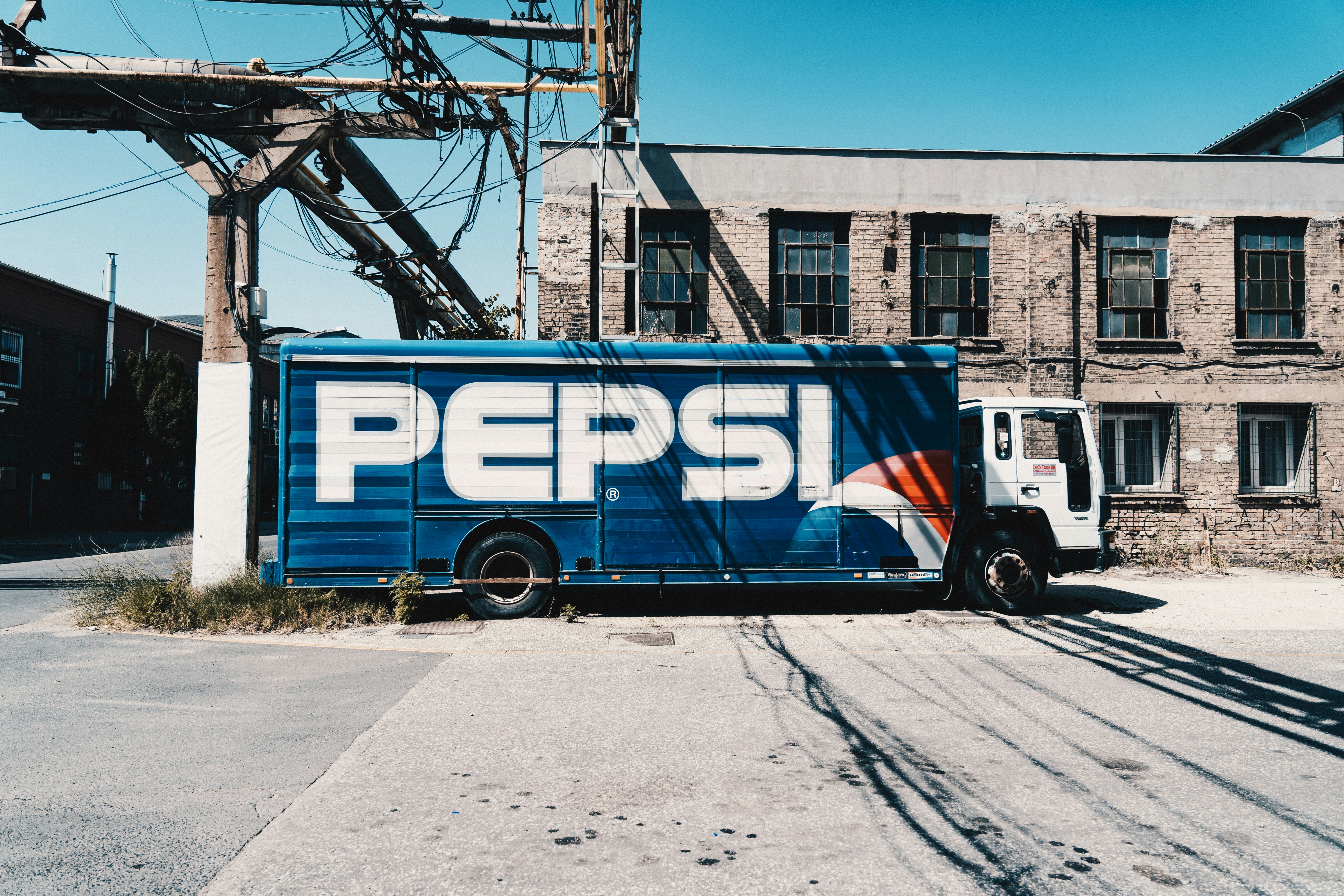 Blue Pepsi truck photo – Free Vehicle Image on Unsplash
