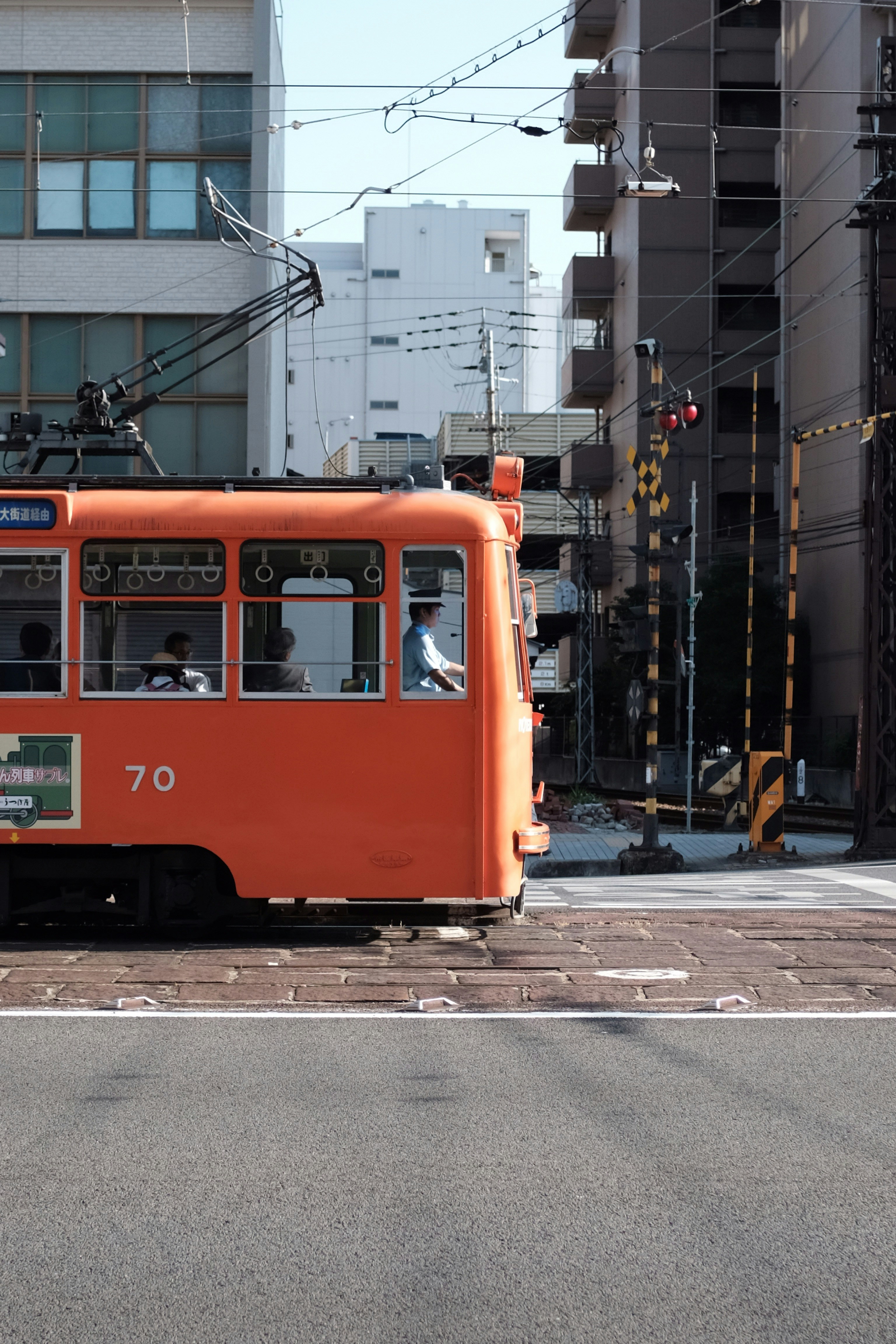 Orange bus photo – Free Matsuyama Image on Unsplash