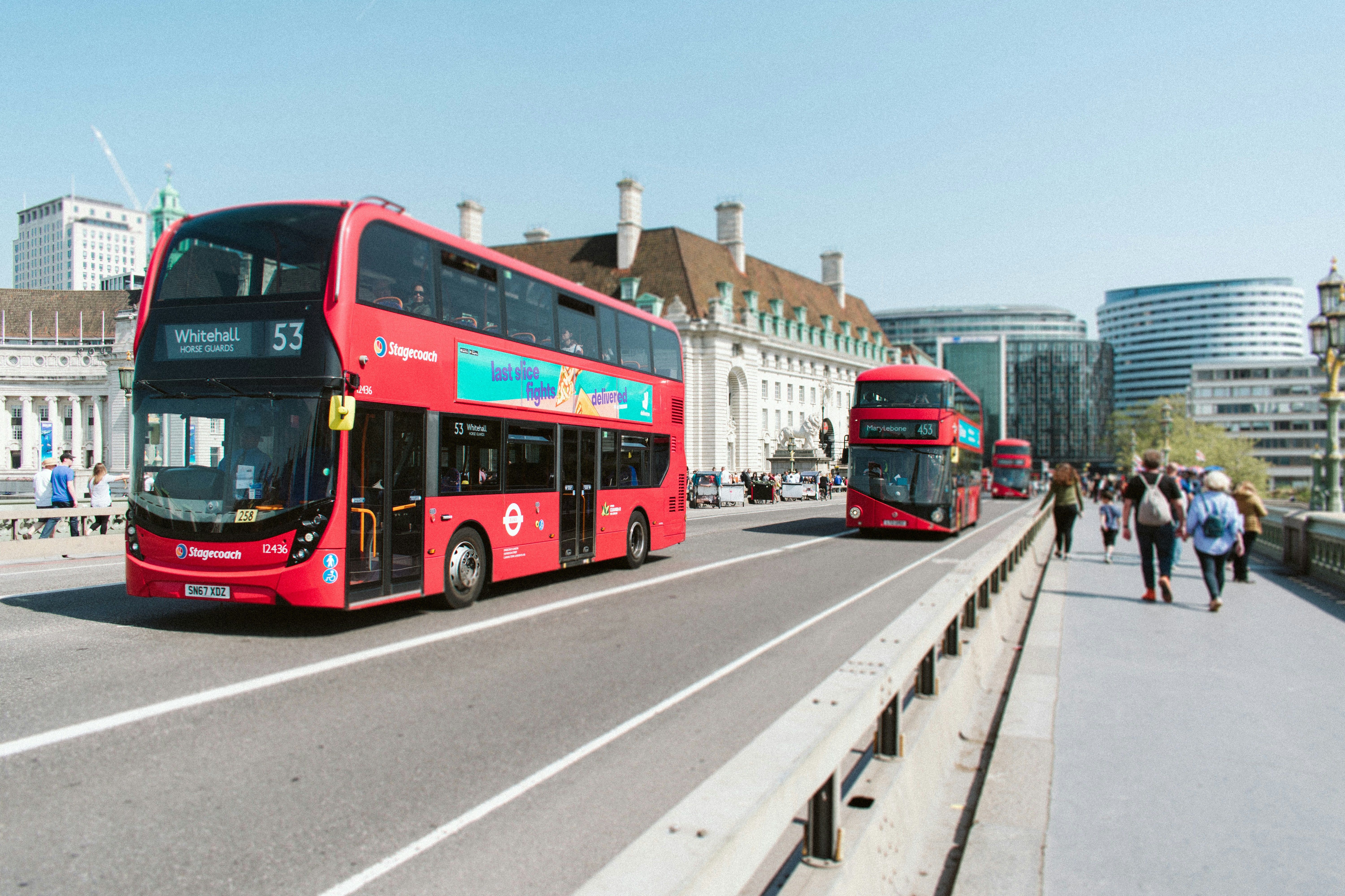 Red buses on road photo – Free London Image on Unsplash