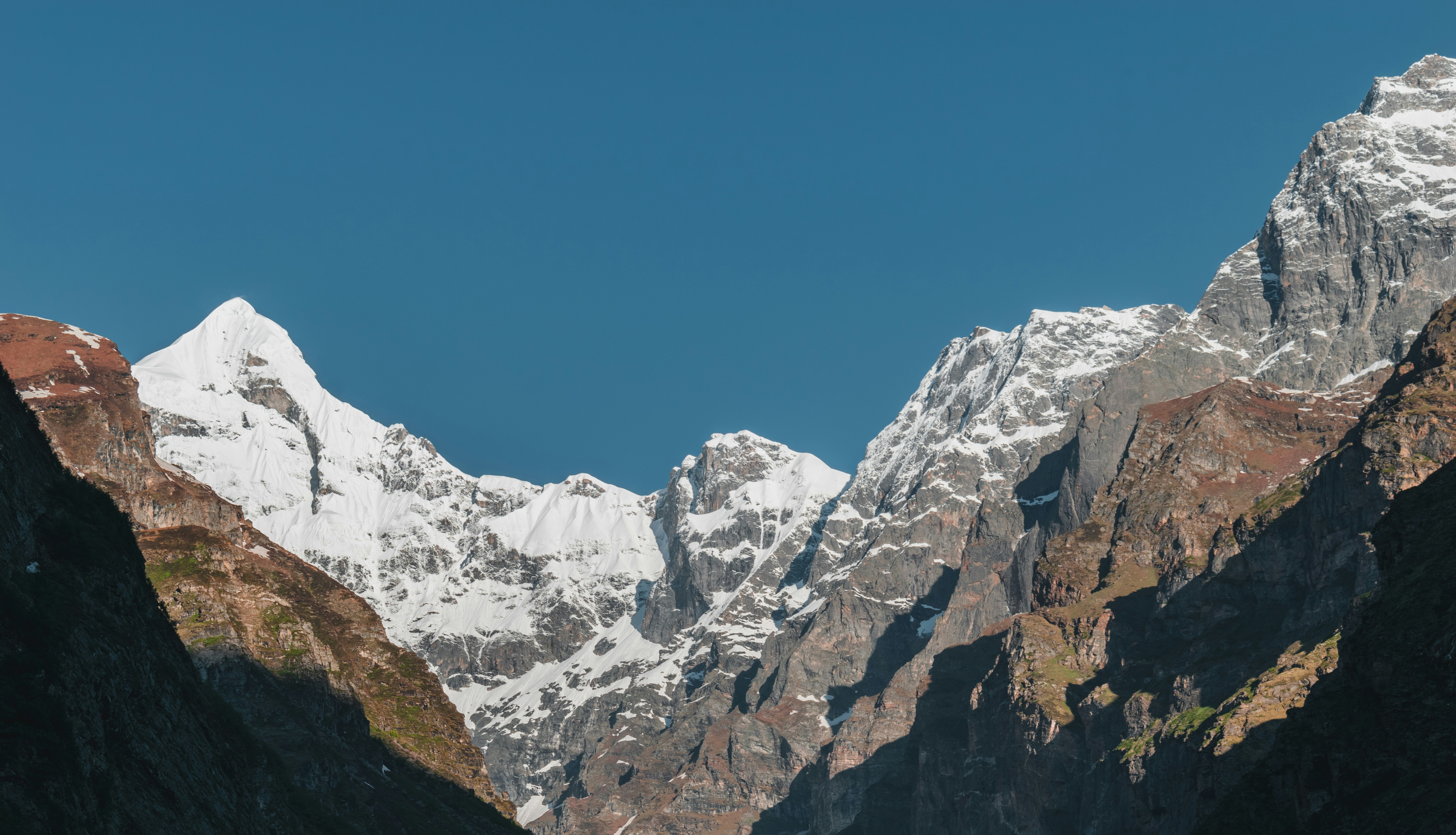 Icy mountain scenery photo – Free Nature Image on Unsplash