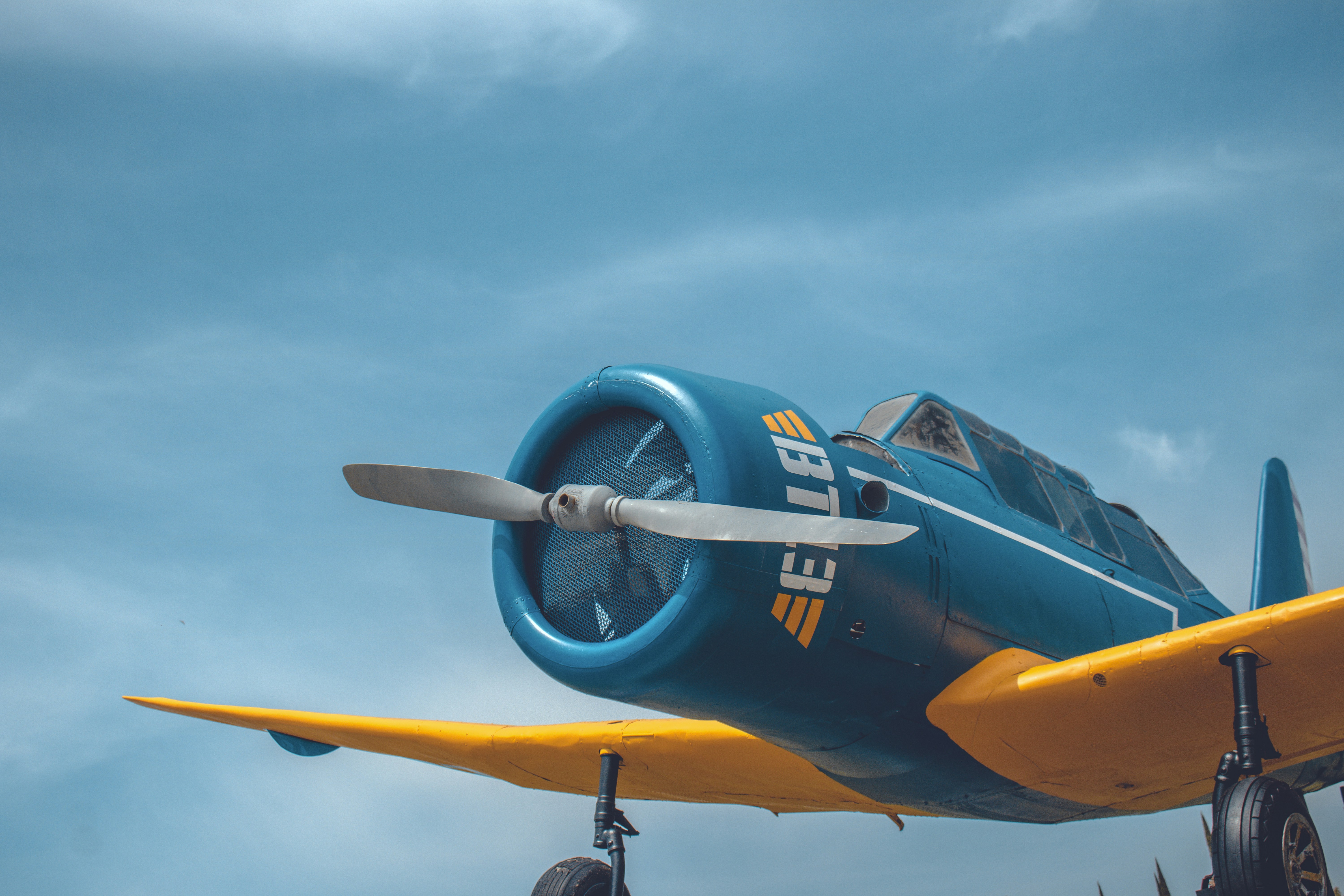 Avion bleu photo – Photo Avion Gratuite sur Unsplash