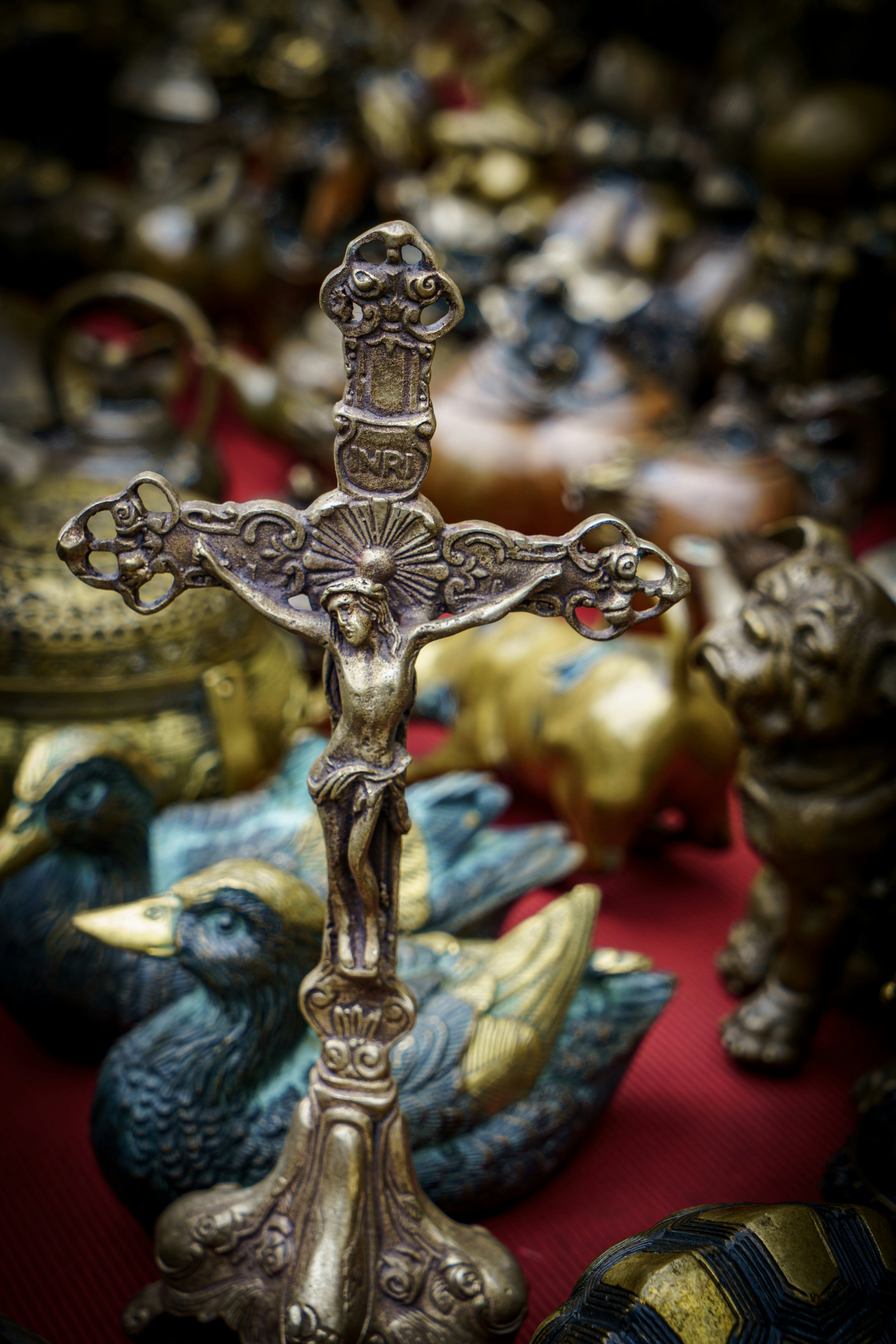 Brass-colored crusifix photo – Free Religious cross Image on Unsplash