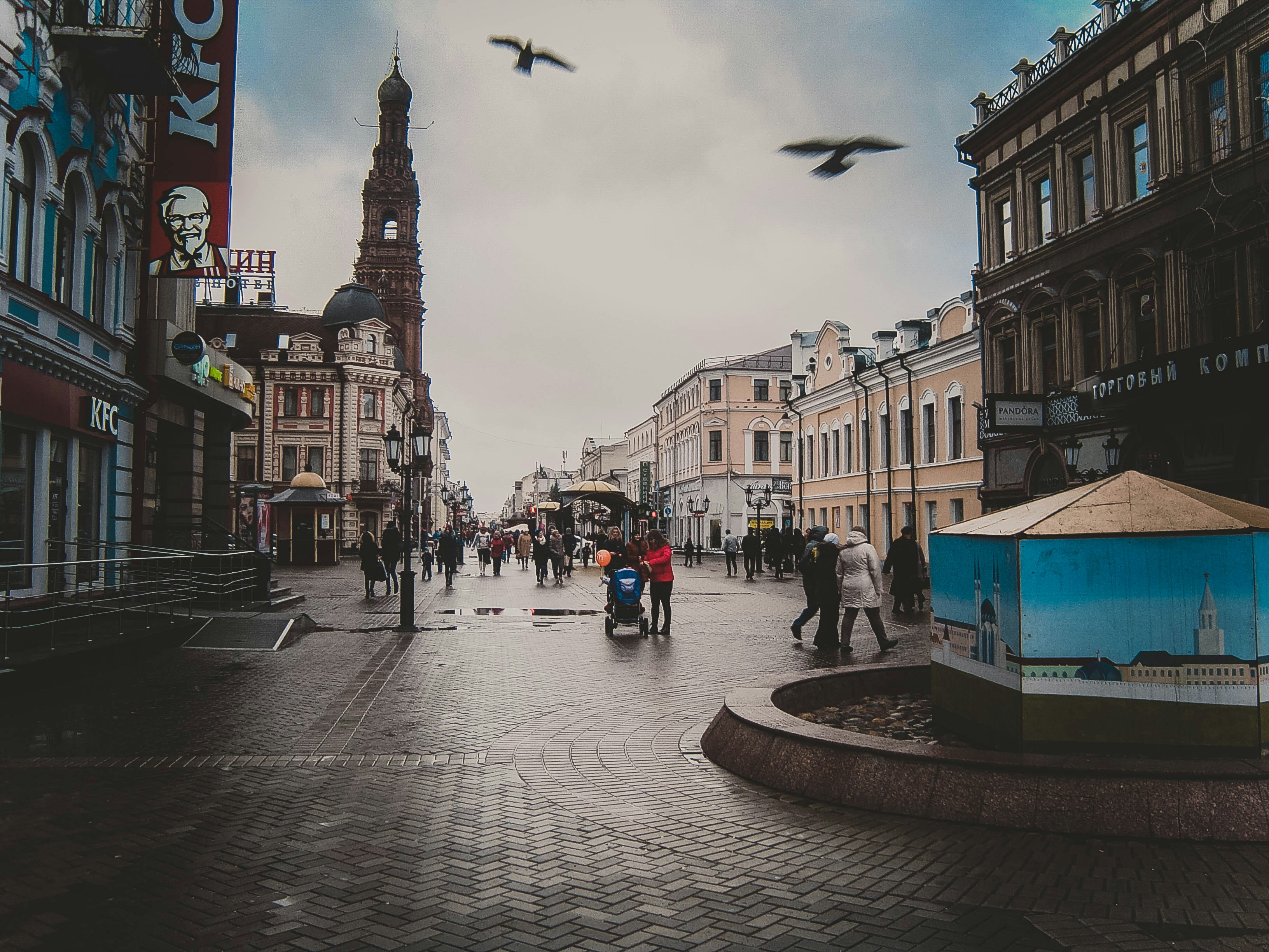 Man walking beside the building photo – Free Downtown Image on Unsplash