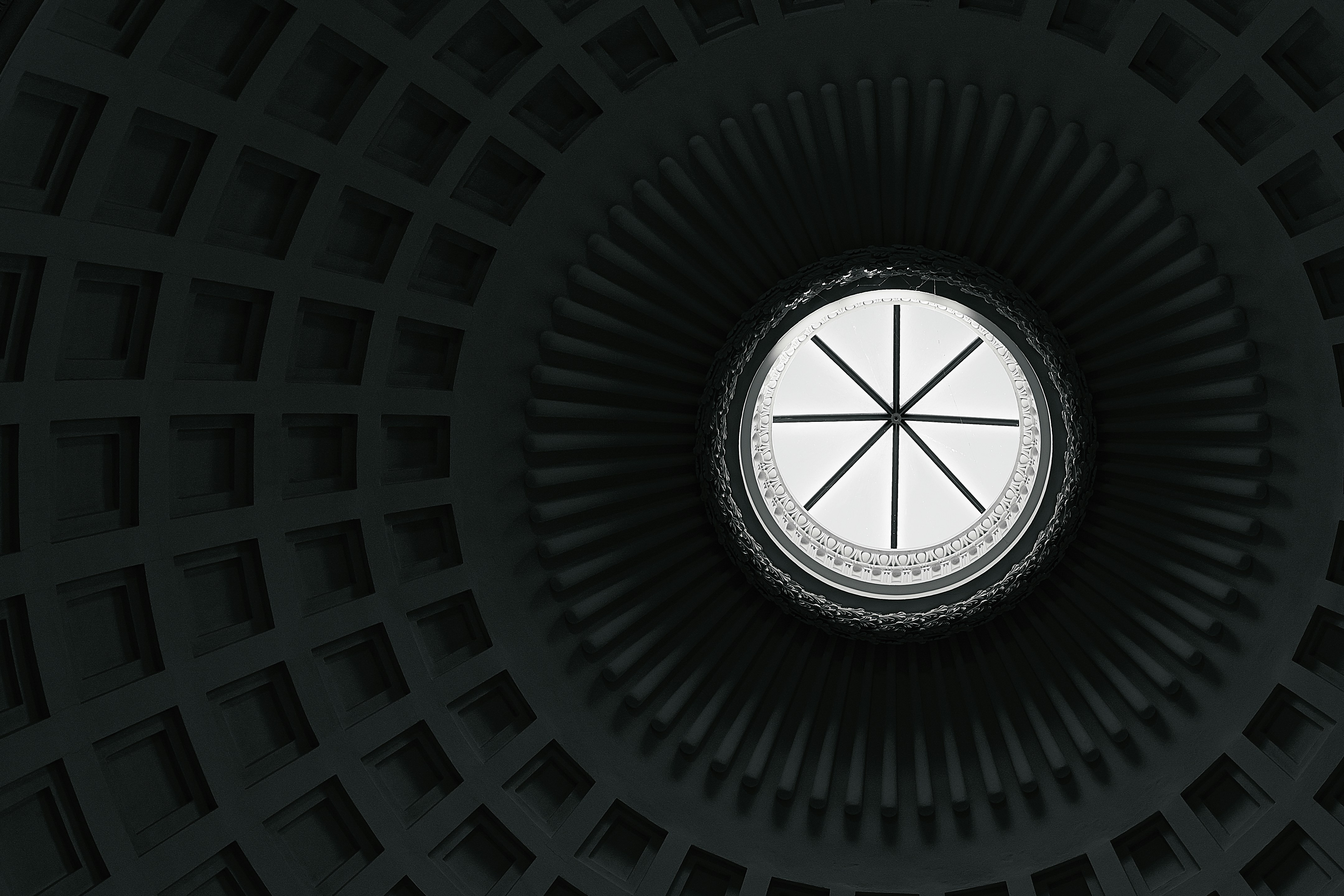 Center of Gravity: The Ocular Light of a Circular Atrium