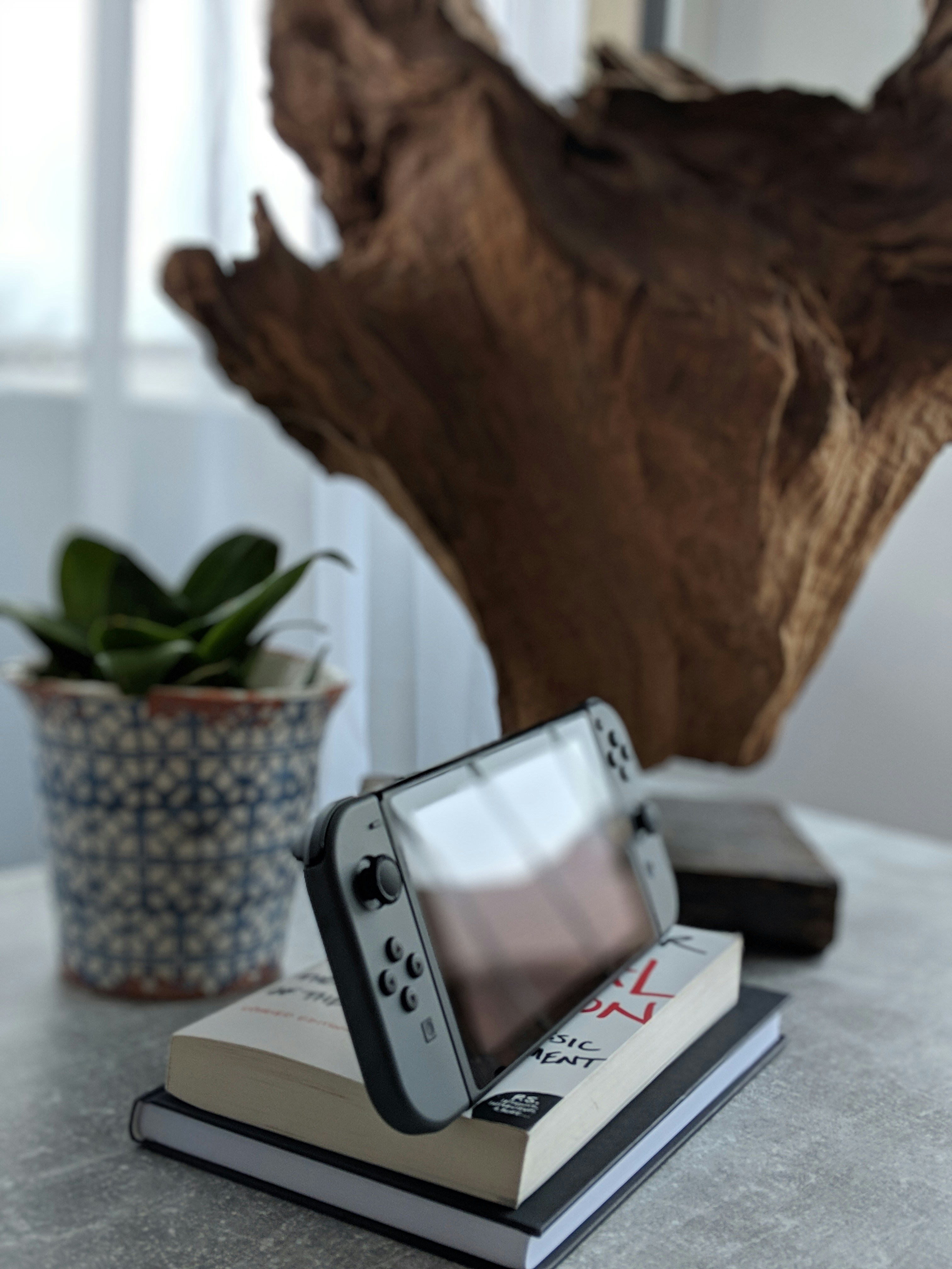 Gray Nintendo Switch on top of book photo – Free Gaming Image on Unsplash