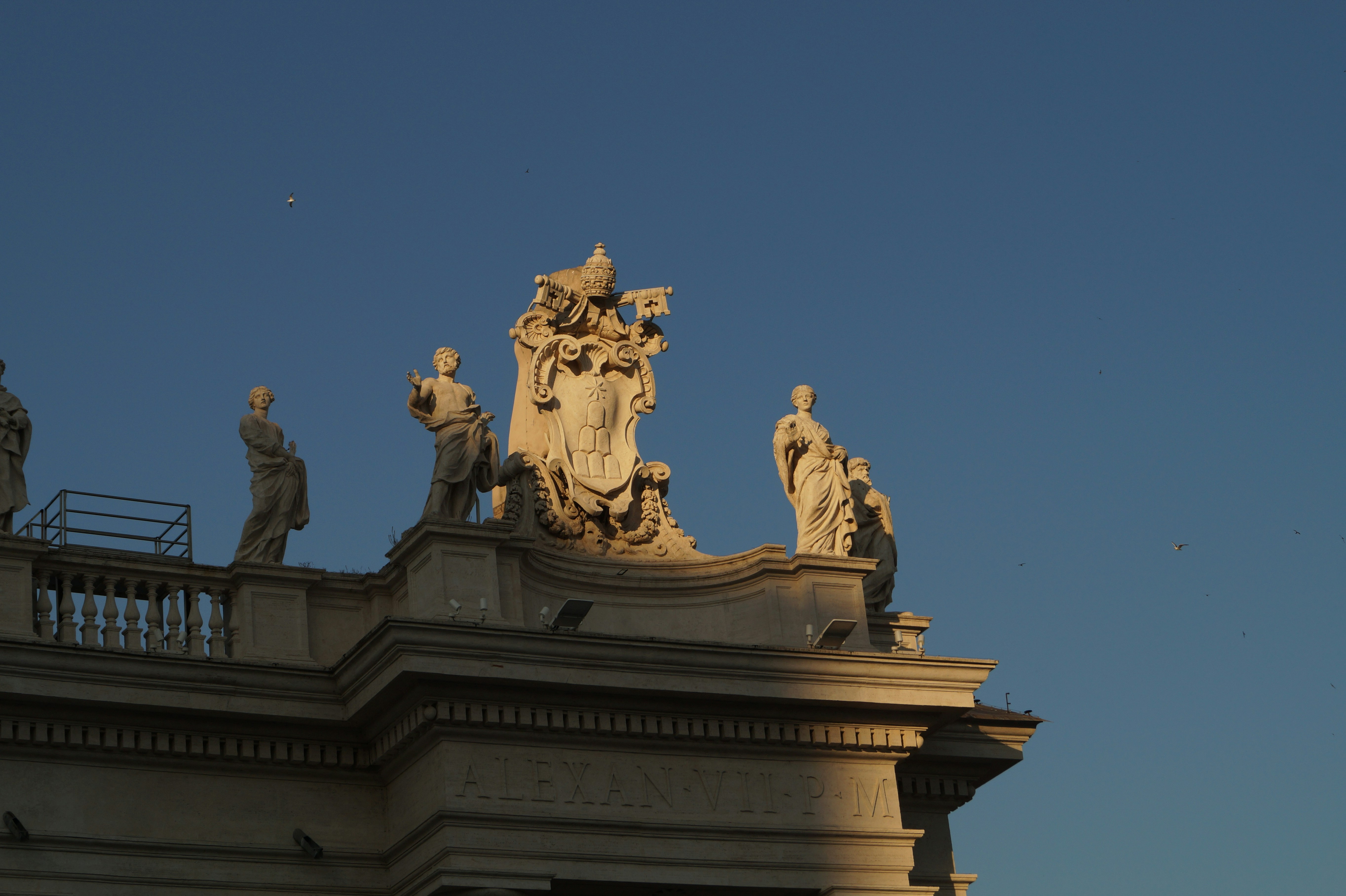 Beige concrete statue photo – Free Monument Image on Unsplash