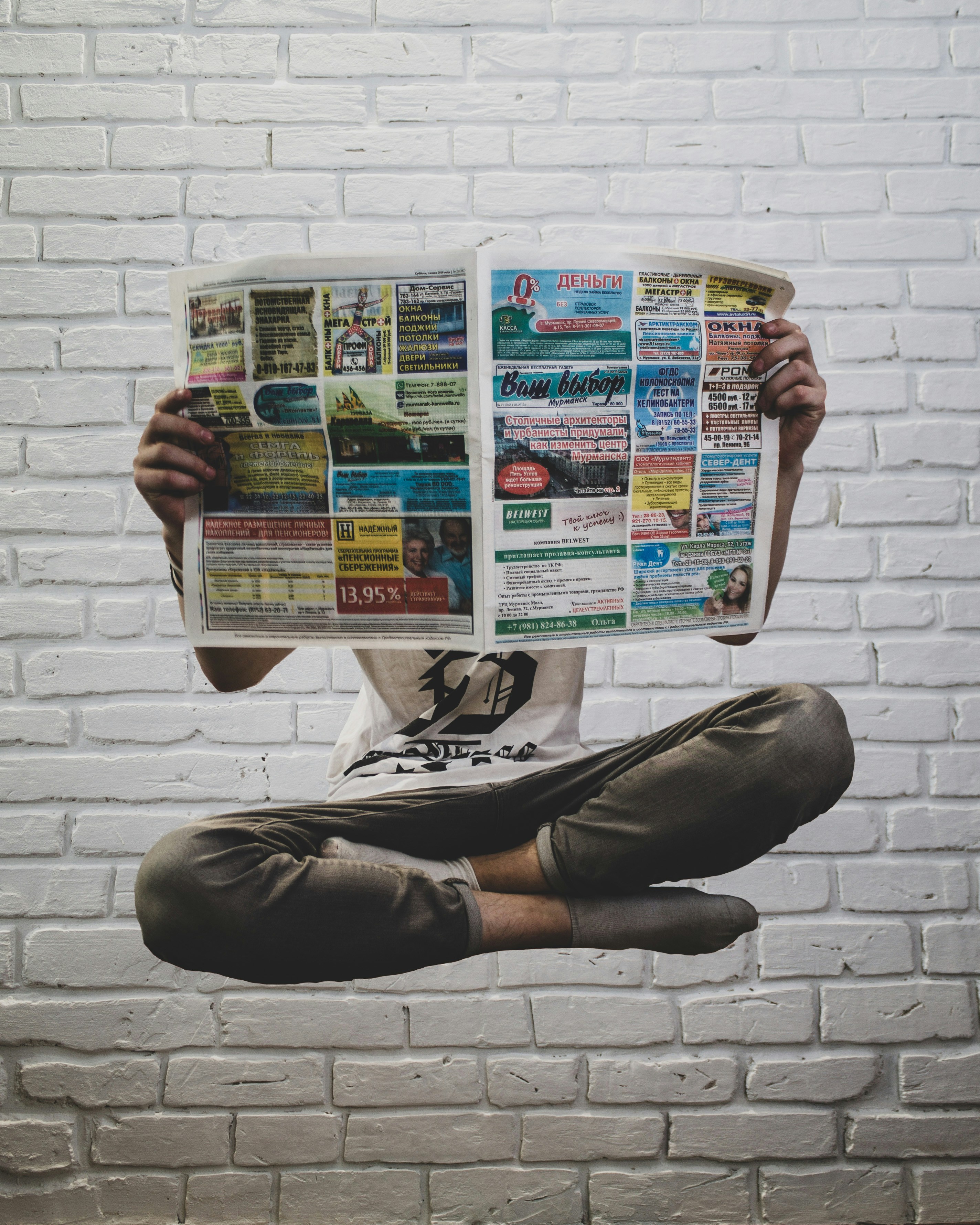Person holding newspaper article photo – Free Human Image on Unsplash