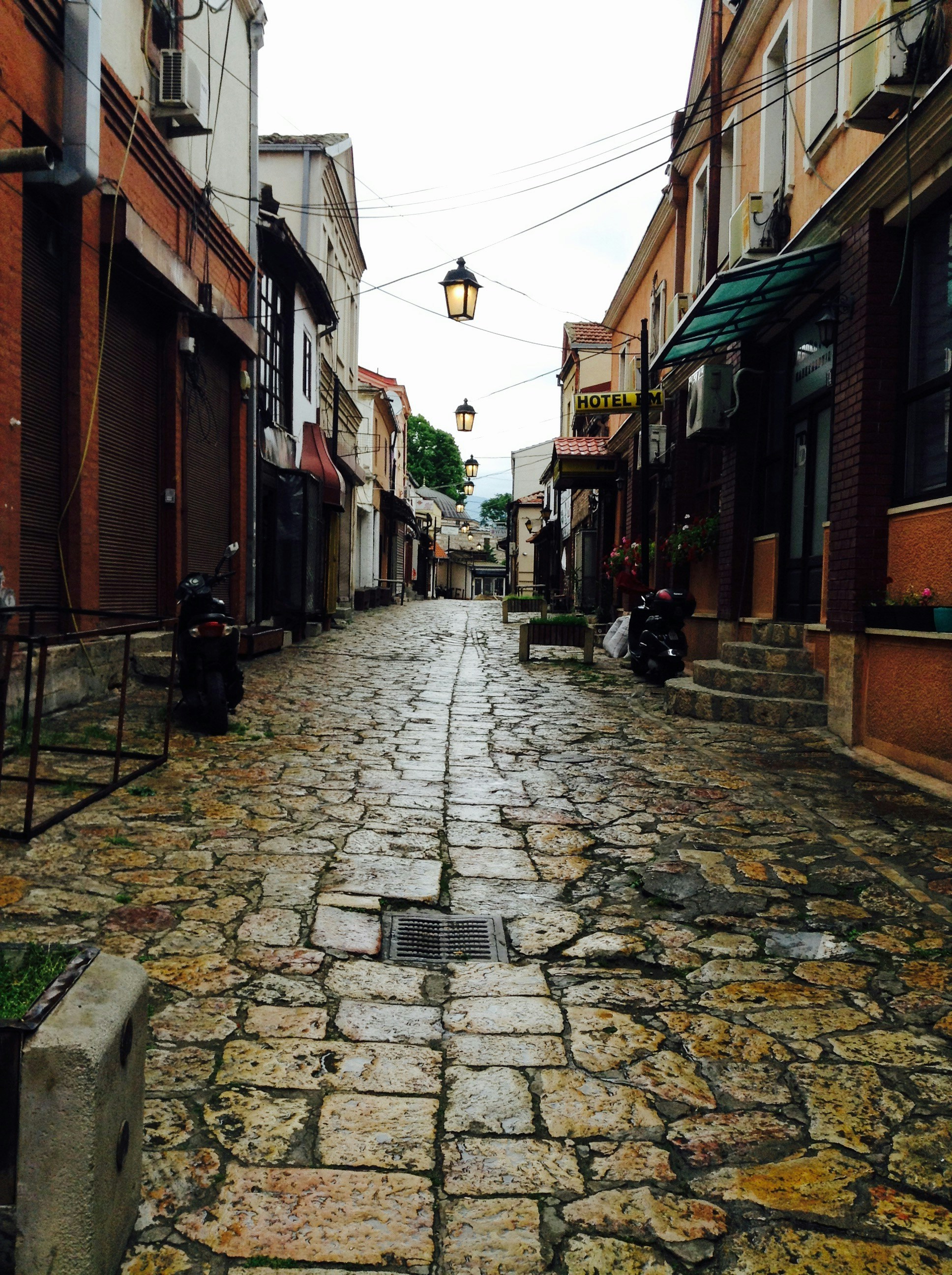 Architectural photography of alleyway photo – Free Path Image on Unsplash