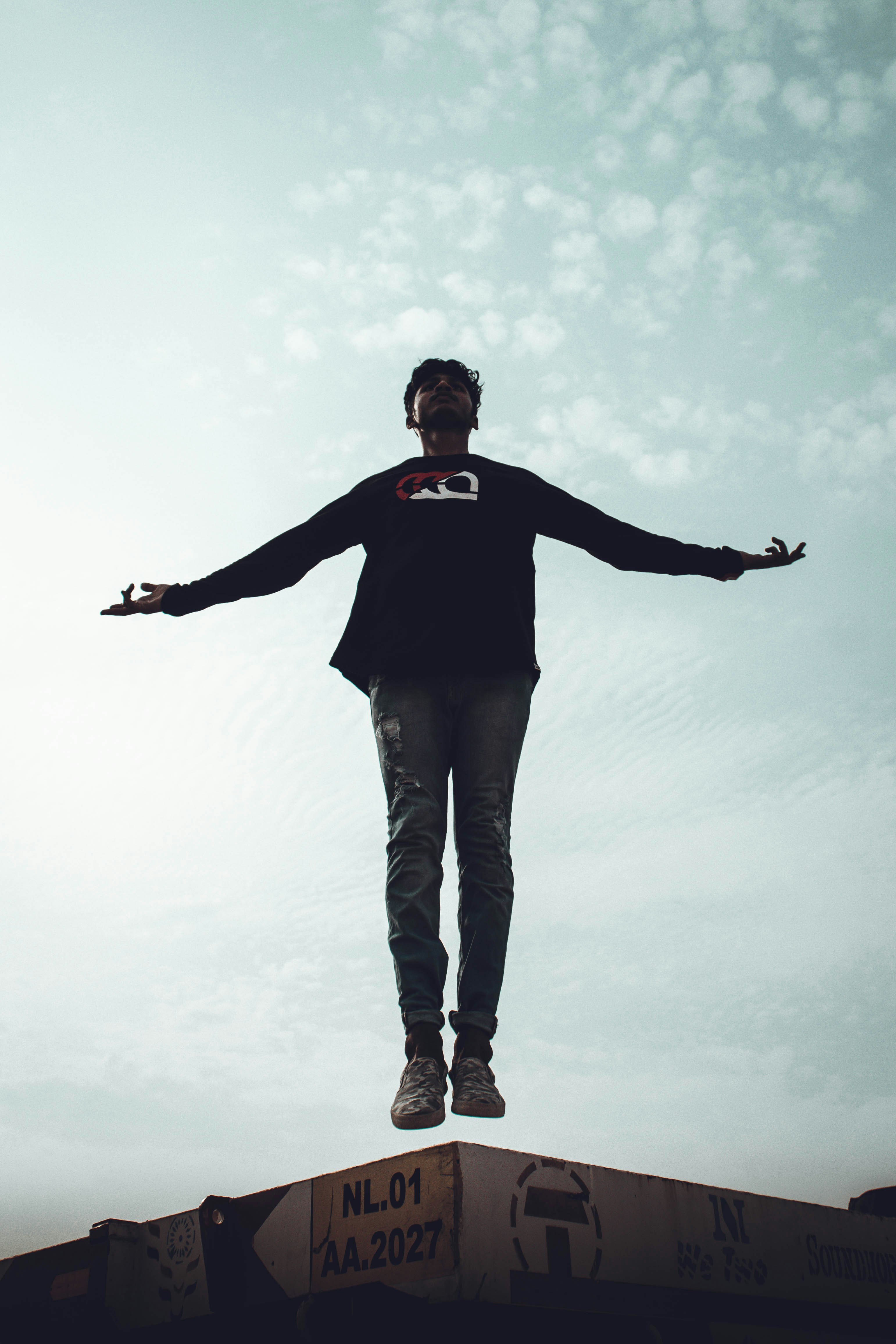 750+ Man Standing Pictures | Download Free Images on Unsplash