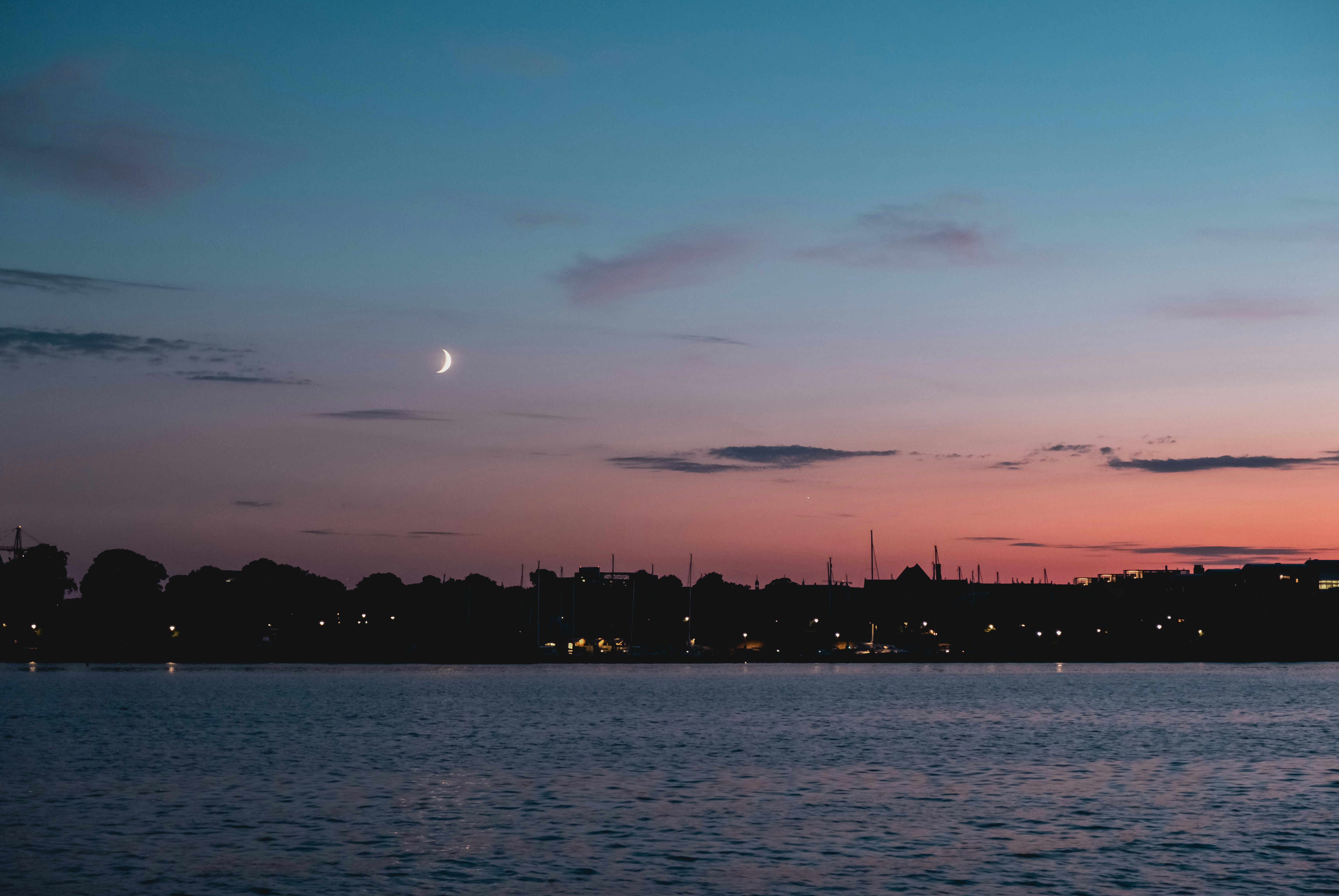 Body of water photo – Free Reffen Image on Unsplash