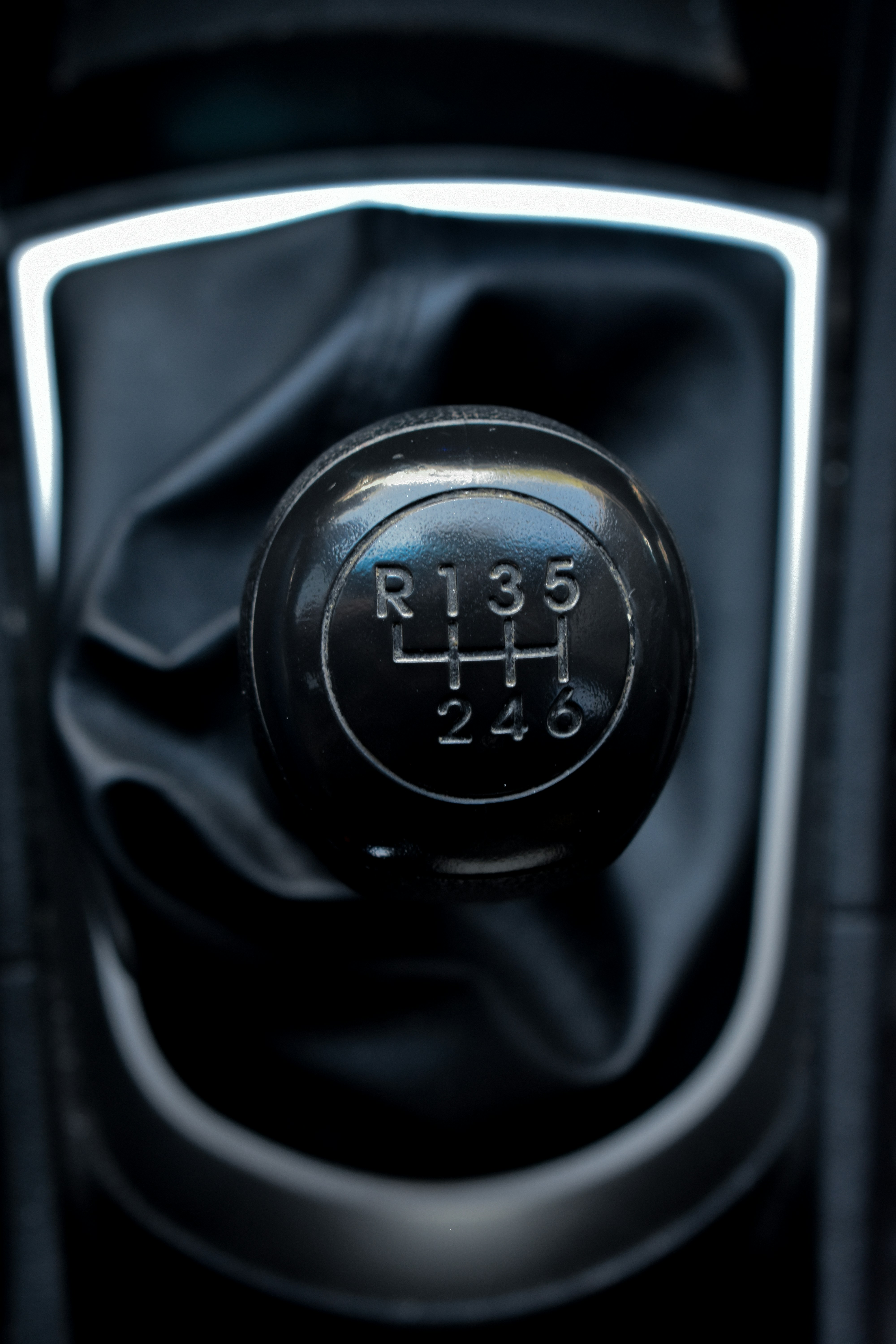 Macro close-up: the manual gear shift knob and its R135 pattern