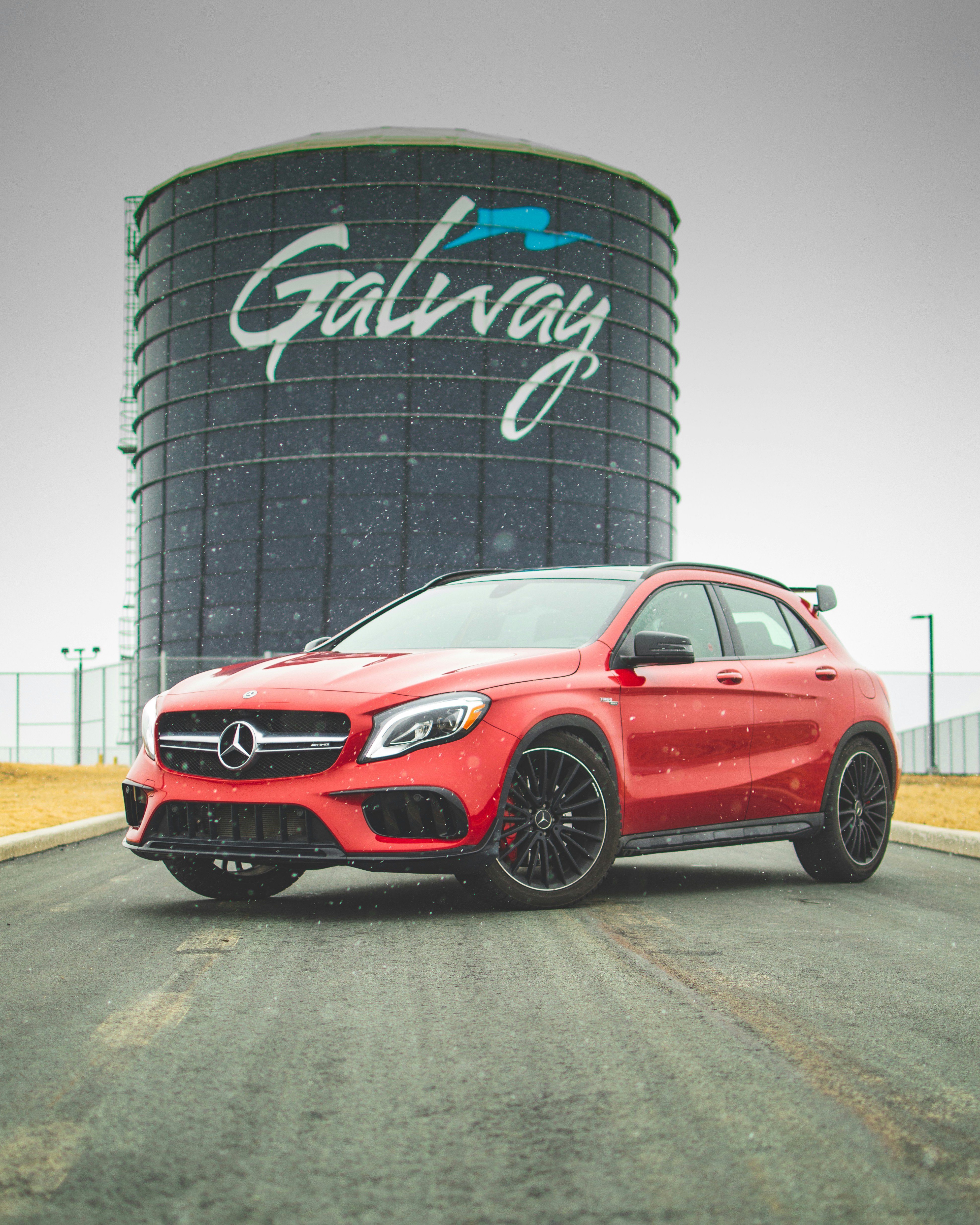 Parked red Mercedes SUV photo – Free Canada Image on Unsplash