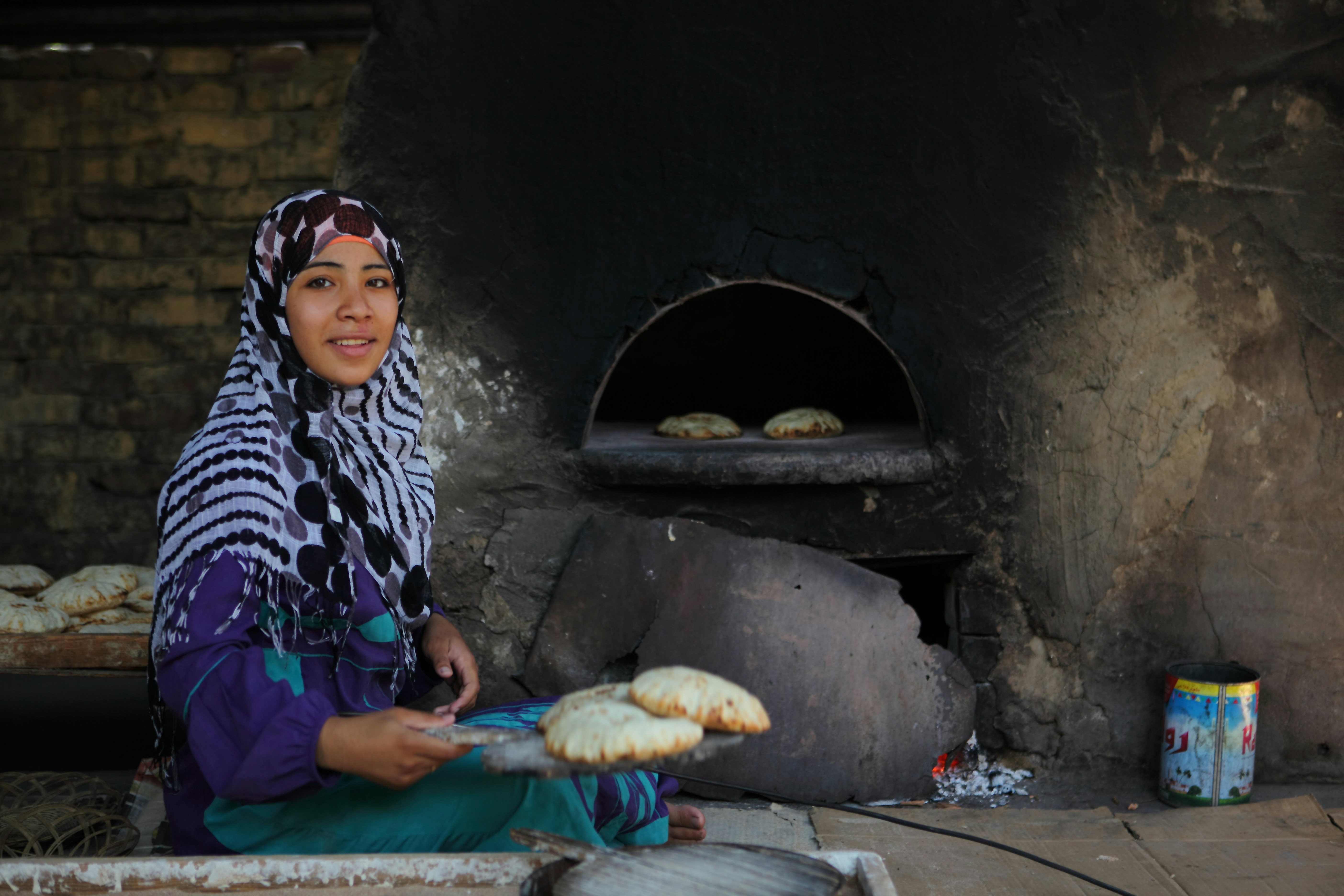 Woman making bread photo – Free Food Image on Unsplash