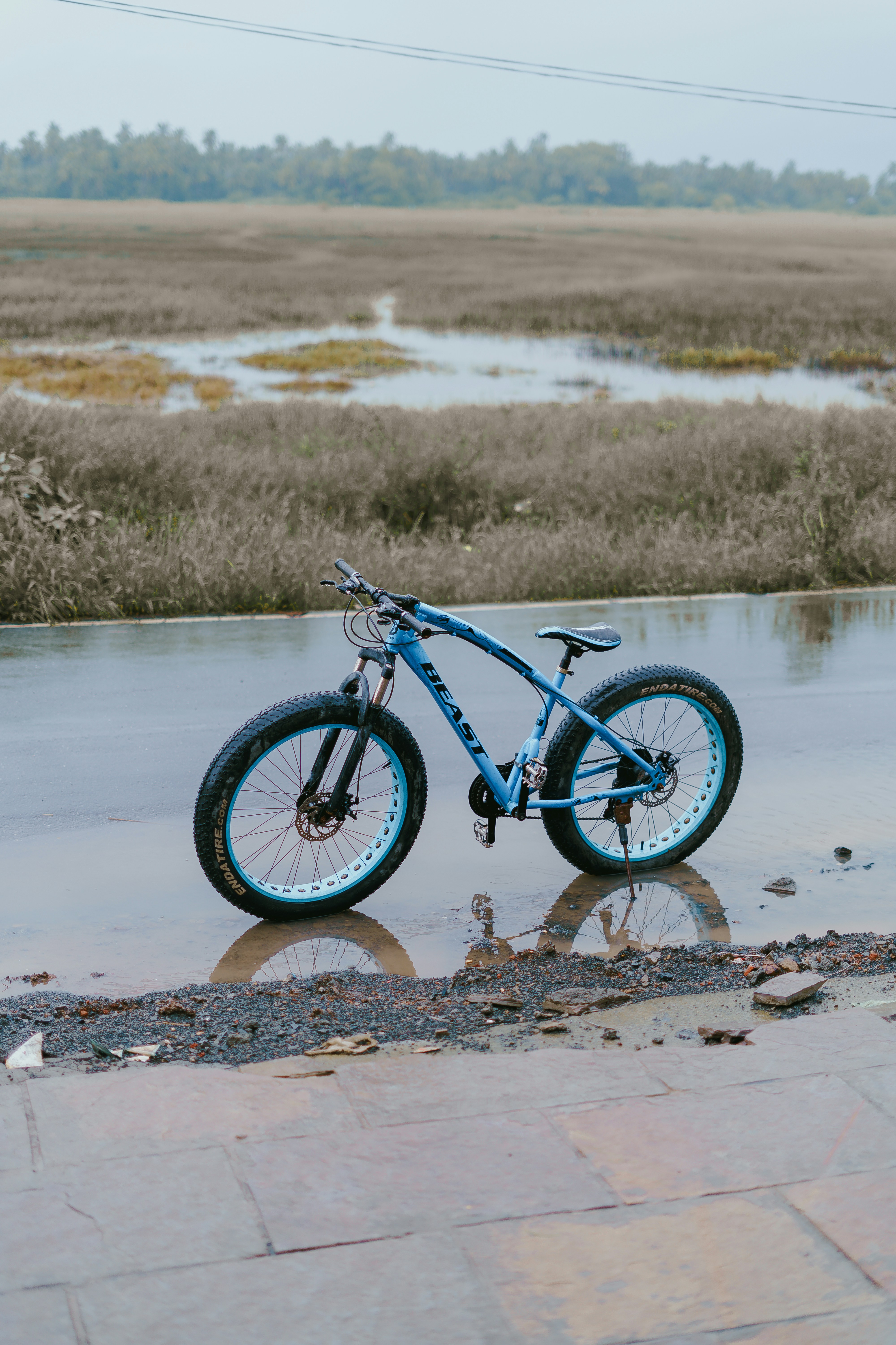 Blue and black hardtail bike photo – Free Grey Image on Unsplash