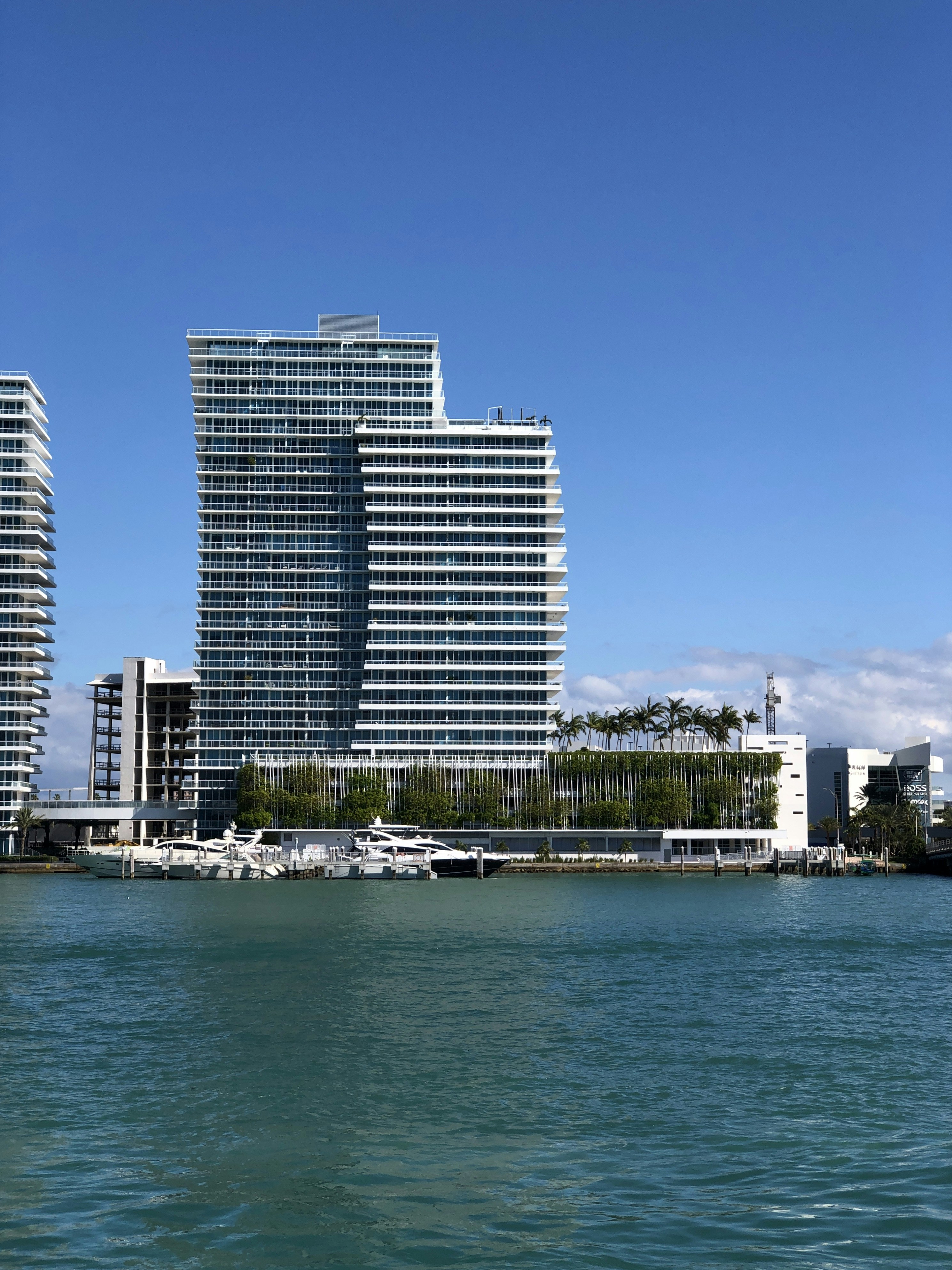 White high rise building photo – Free Green Image on Unsplash