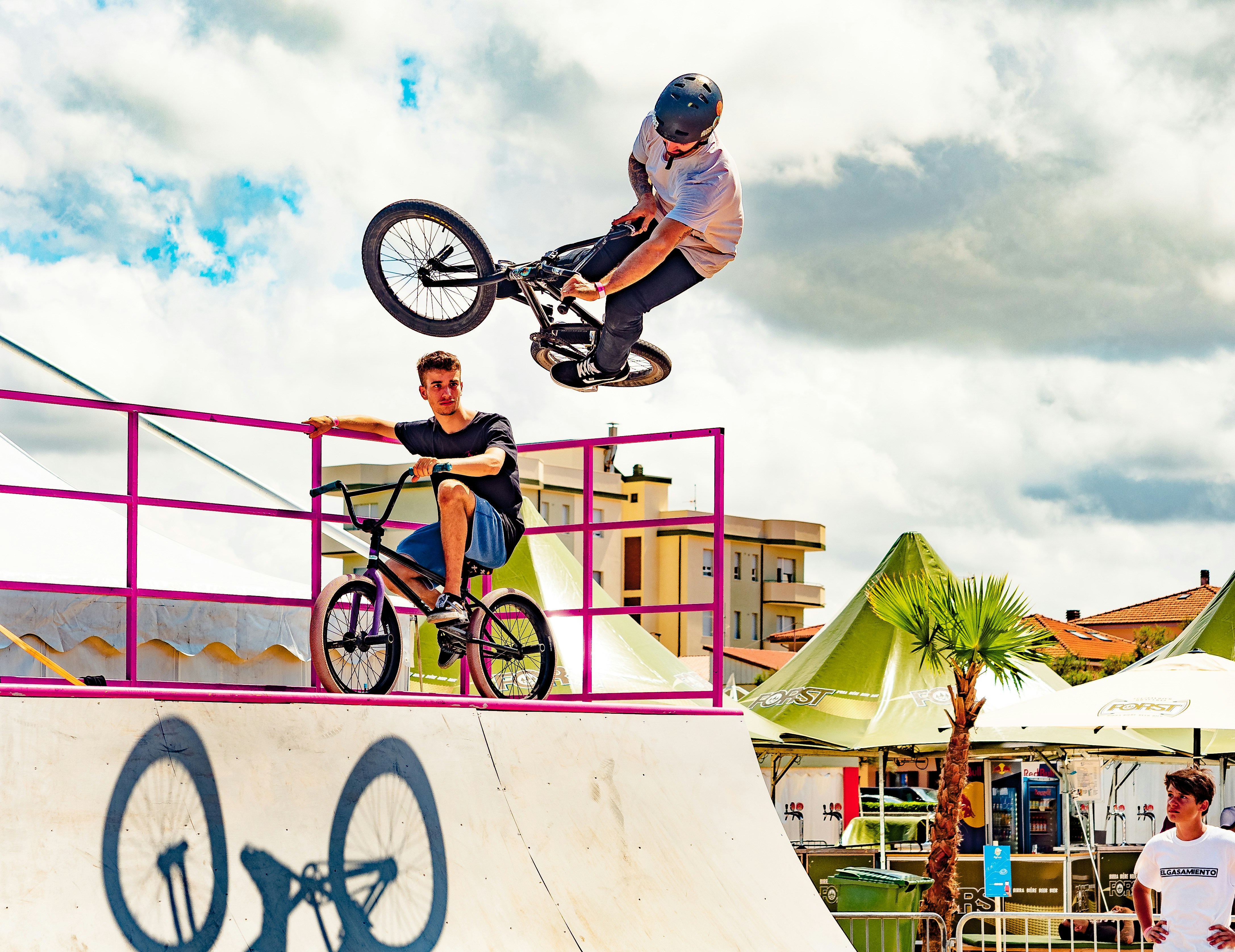 Man riding BMX bike photo – Free Bike Image on Unsplash