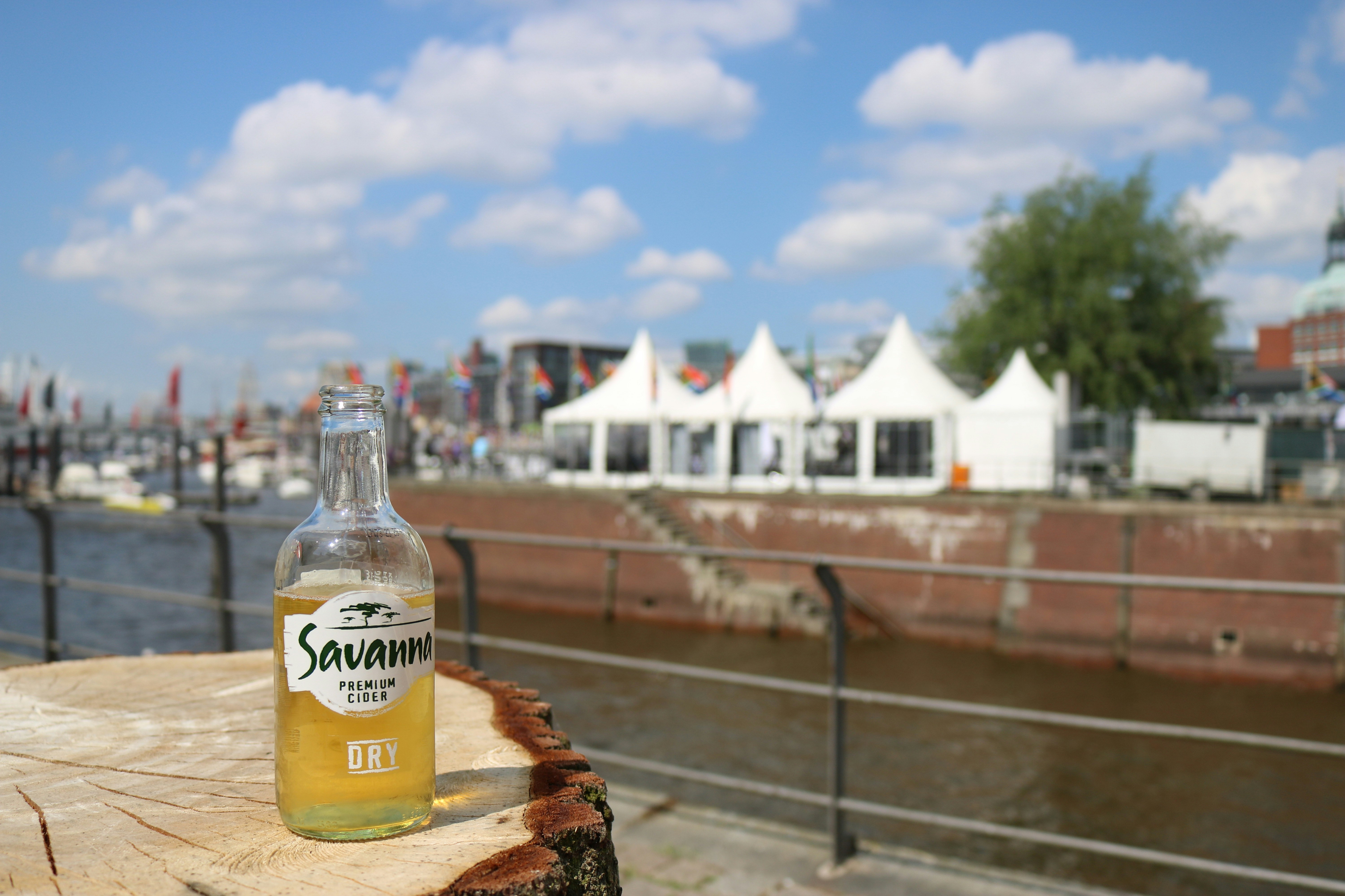 Savana beer bottle on brown table photo – Free Drink Image on Unsplash