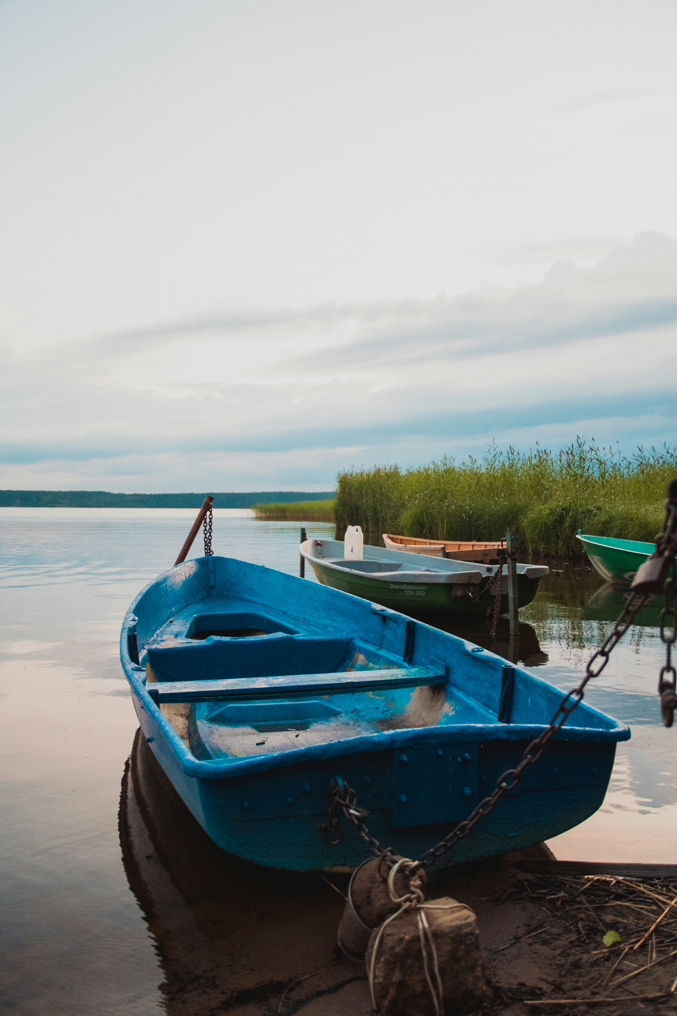 Foto Barco flotando en el agua – Imagen Vehículo gratis en Unsplash
