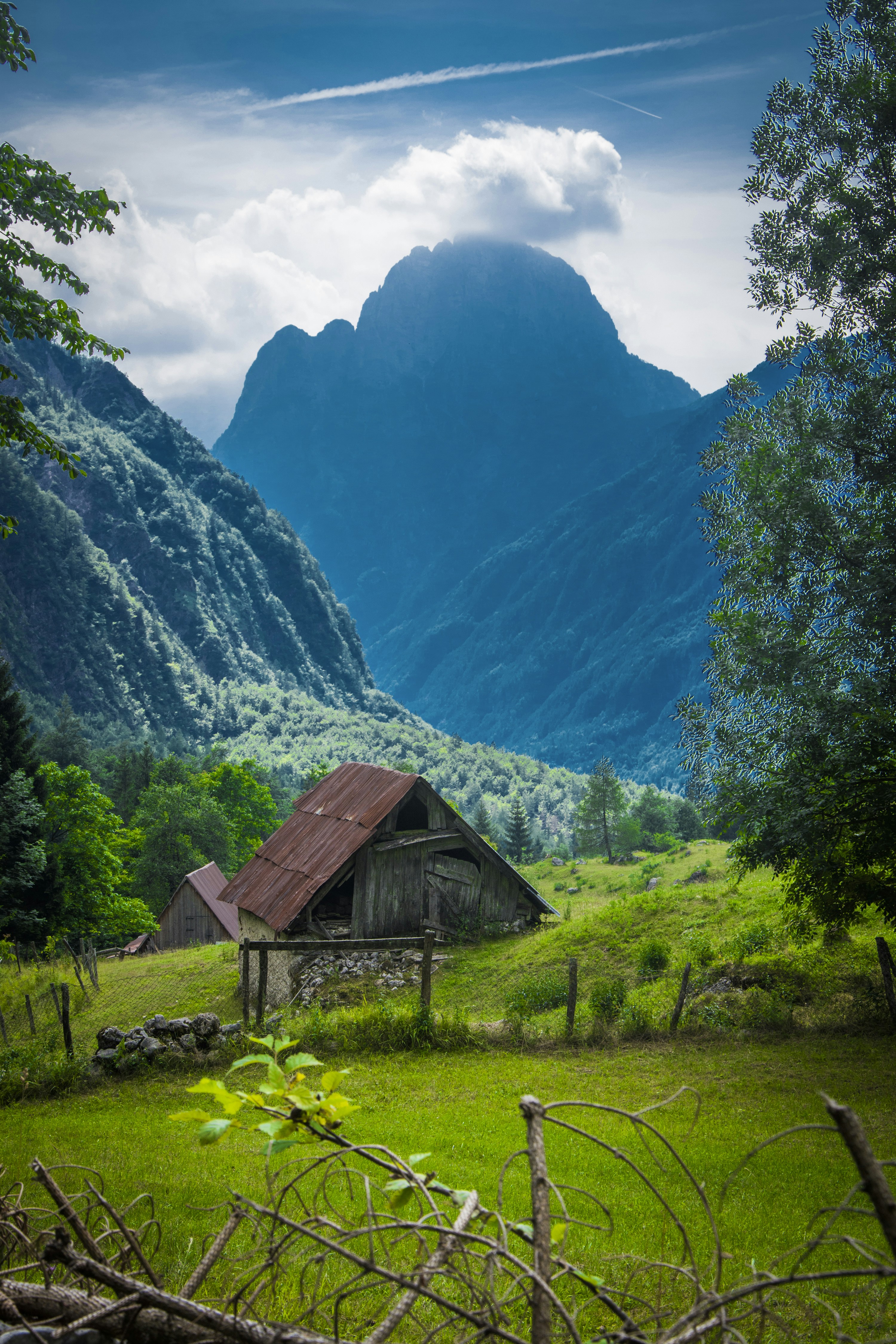 Brown wooden hut photo – Free House Image on Unsplash