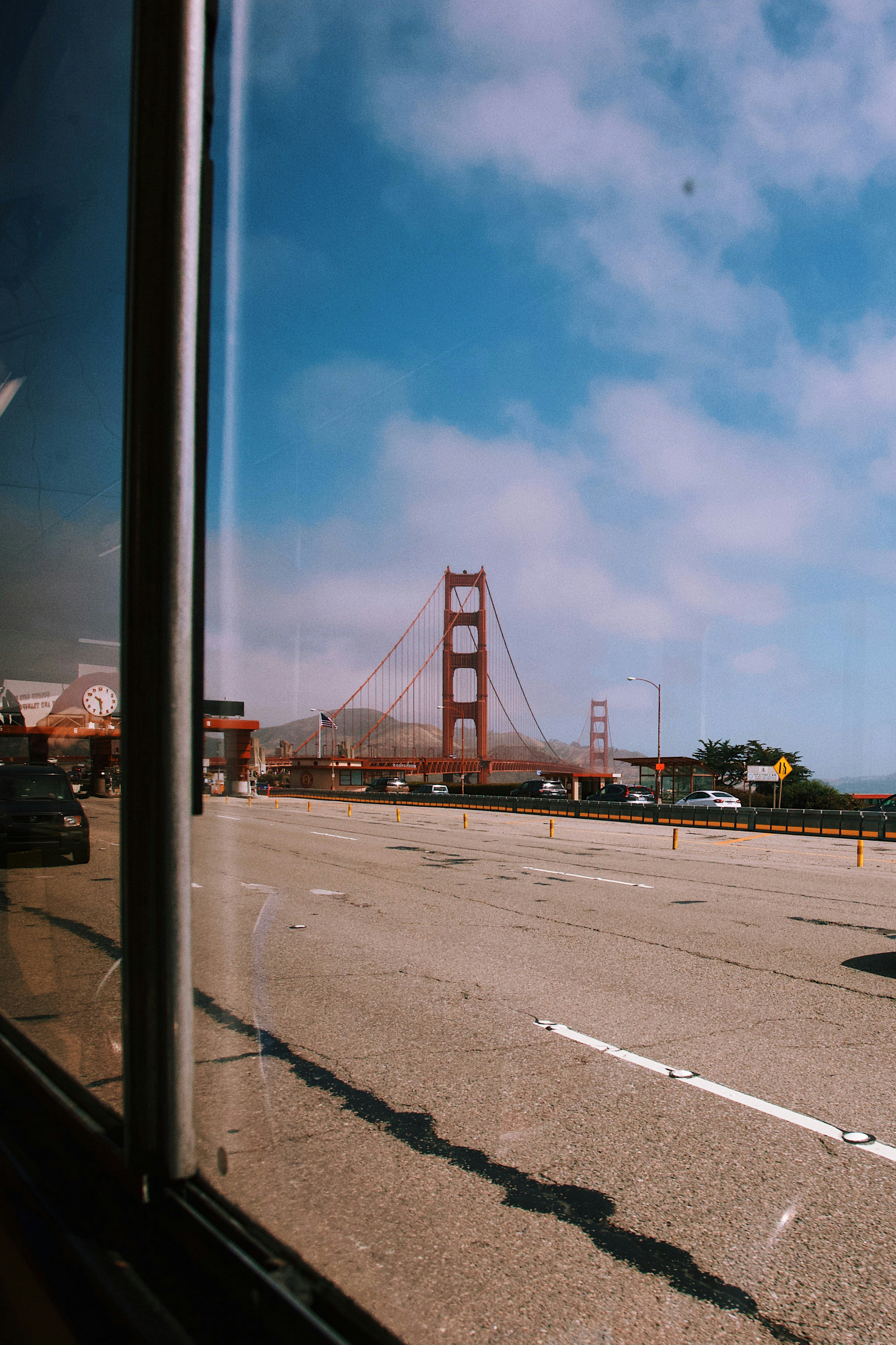 © pixelperfektion – thank you, for crediting and supporting us! 

Golden Gate Bridge view from a Bus, entering the city