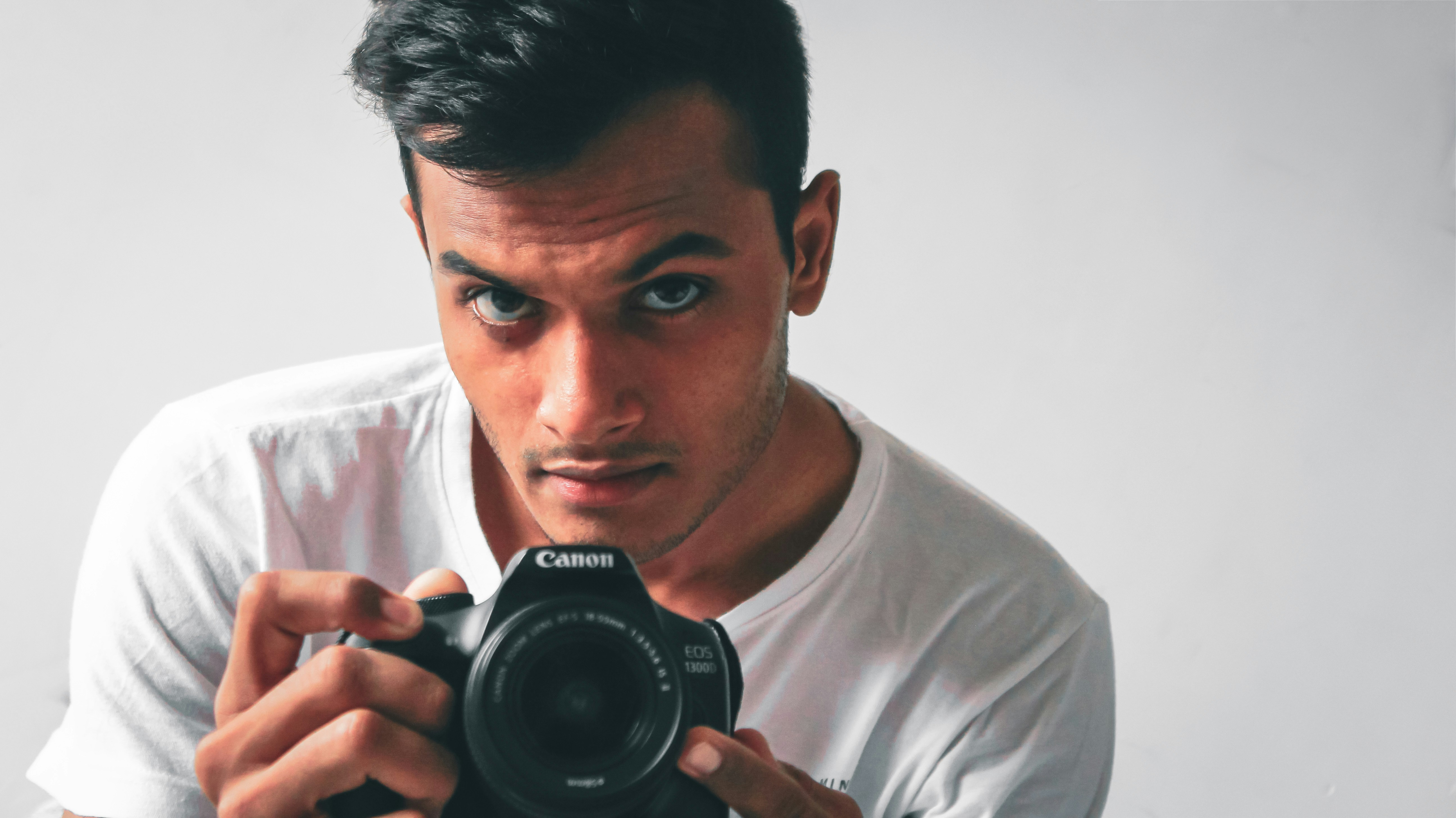 Man holding camera photo – Free Human Image on Unsplash
