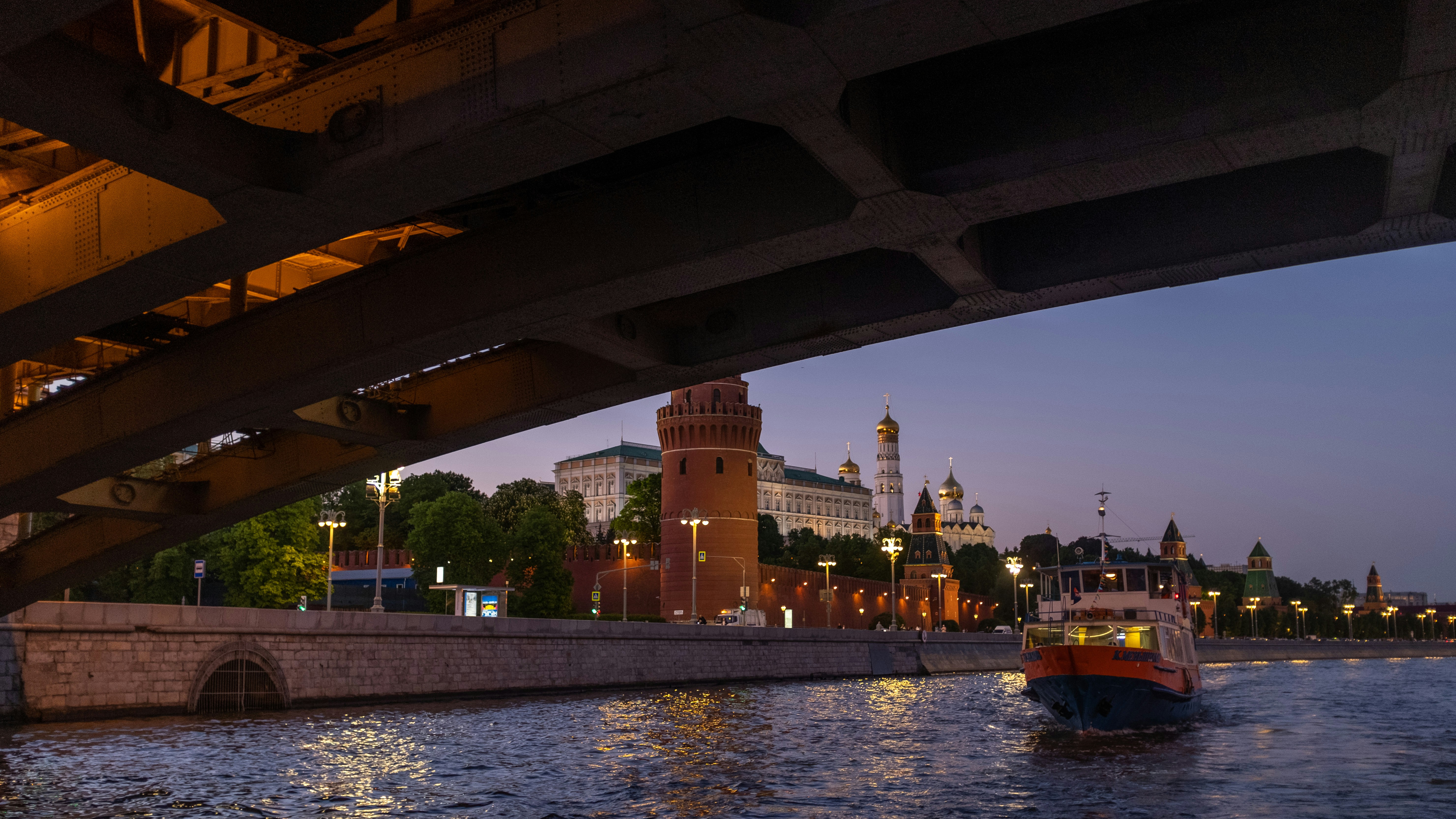 Bridge Shadows, Lantern Echoes: A Nighttime River Voyage