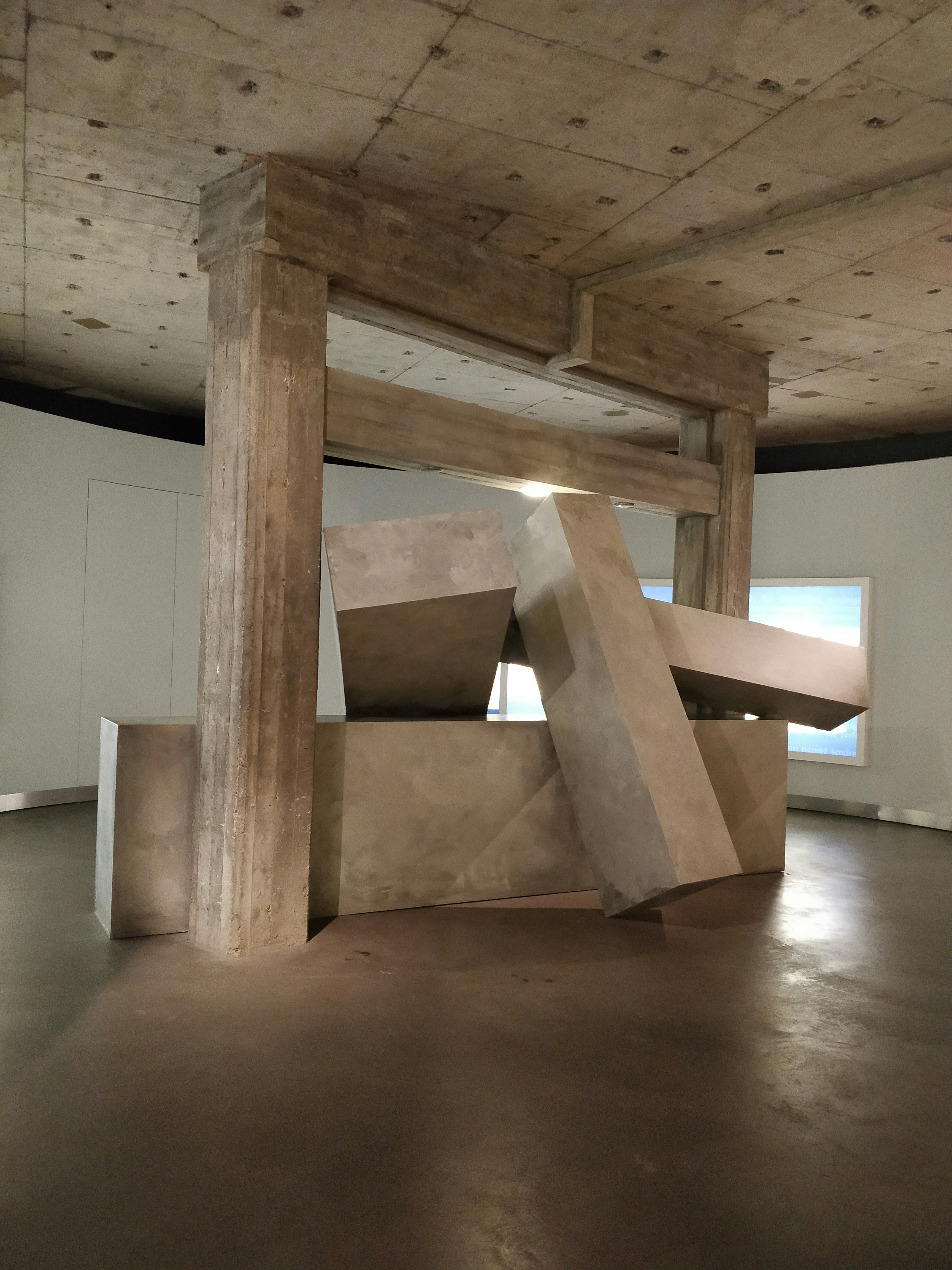 Sculptural Geometry in Concrete