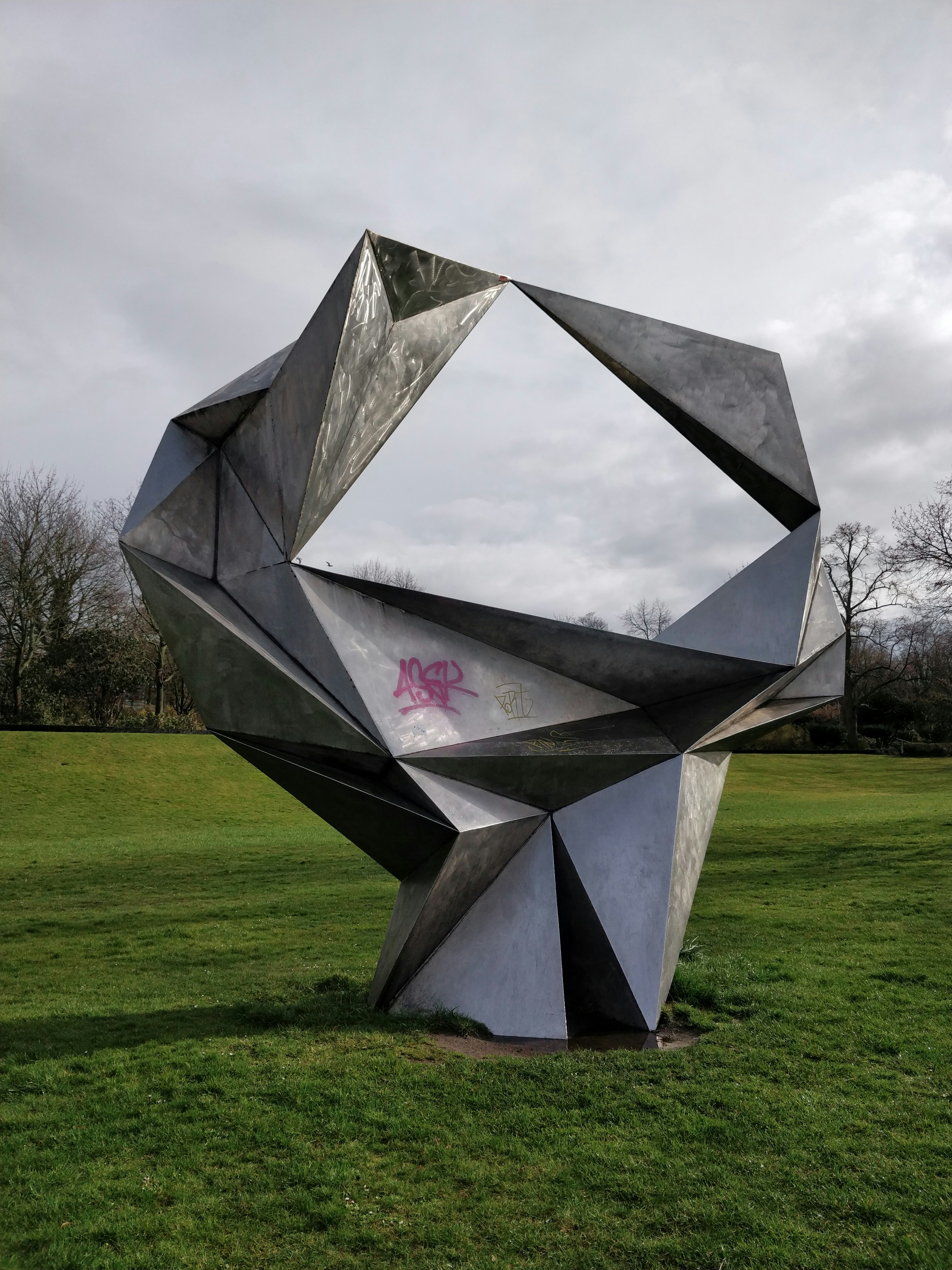 Geometric Giant in the Park